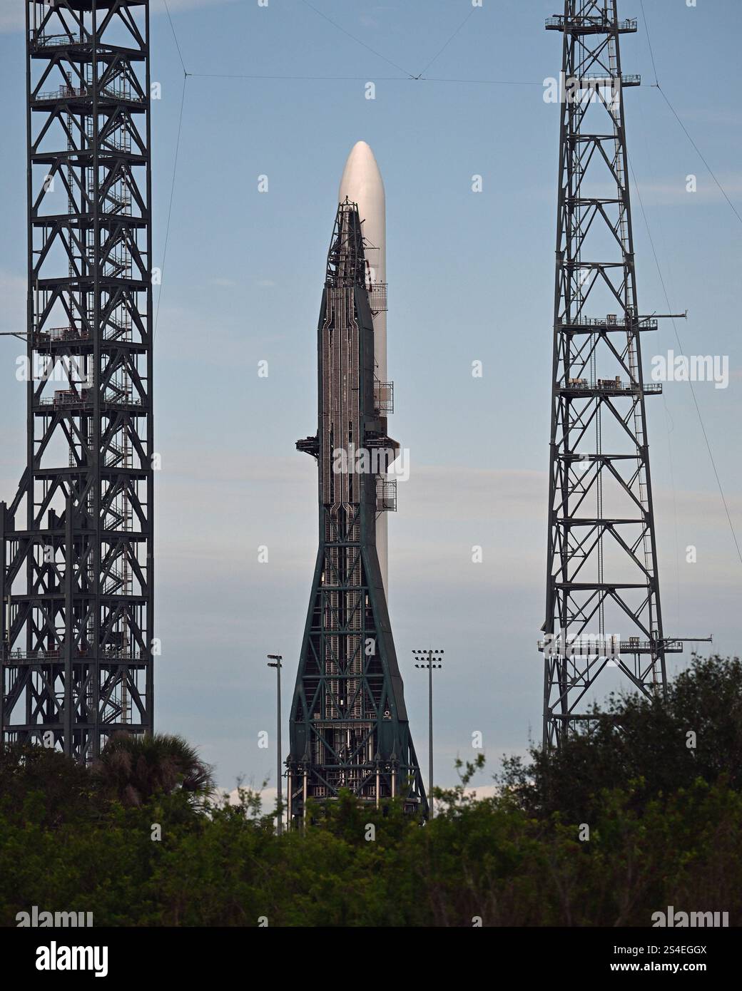 Blue Origin makes final preparations to launch its New Glenn rocket on ...