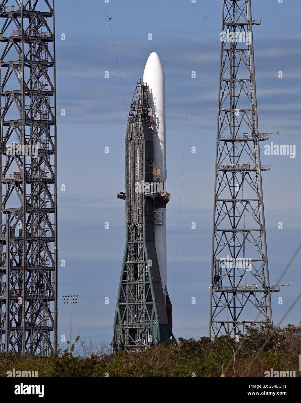 Blue Origin makes final preparations to launch its New Glenn rocket on ...