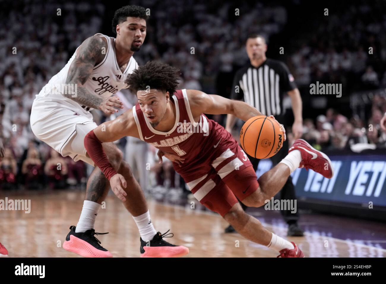 Alabama guard Mark Sears (1) drives past Texas A&M guard Jace Carter ...