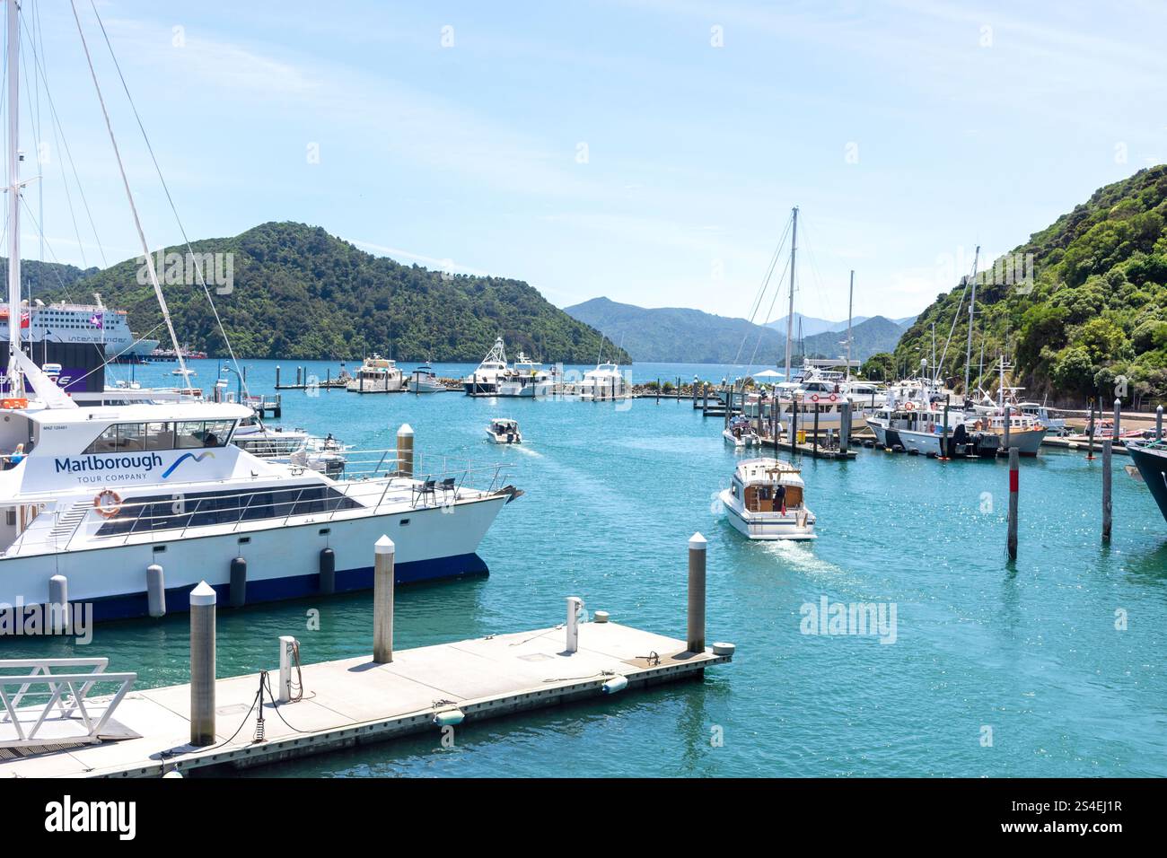 Boats leaving Picton Harbour, Picton (Waitohi), Marlborough Region ...