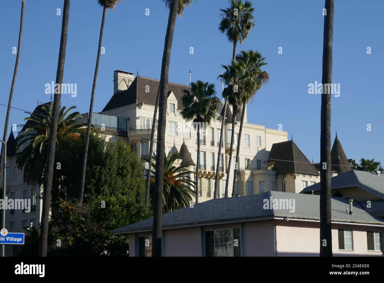 Los Angeles, California, USA 11th January 2025 Former Chateau Elysee built in 1927, and former ...