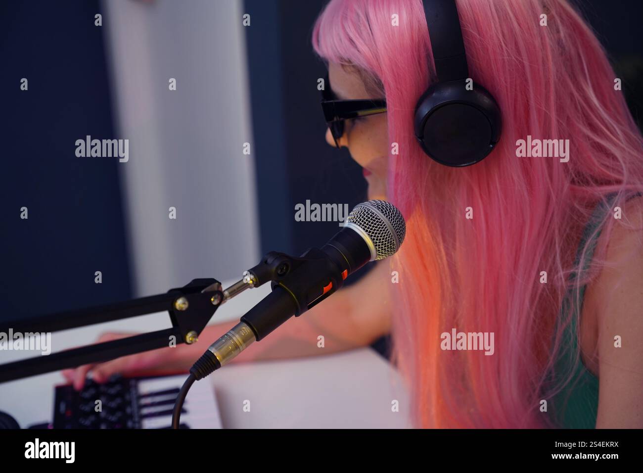 Beautiful young singer and musician broadcast from her home studio ...