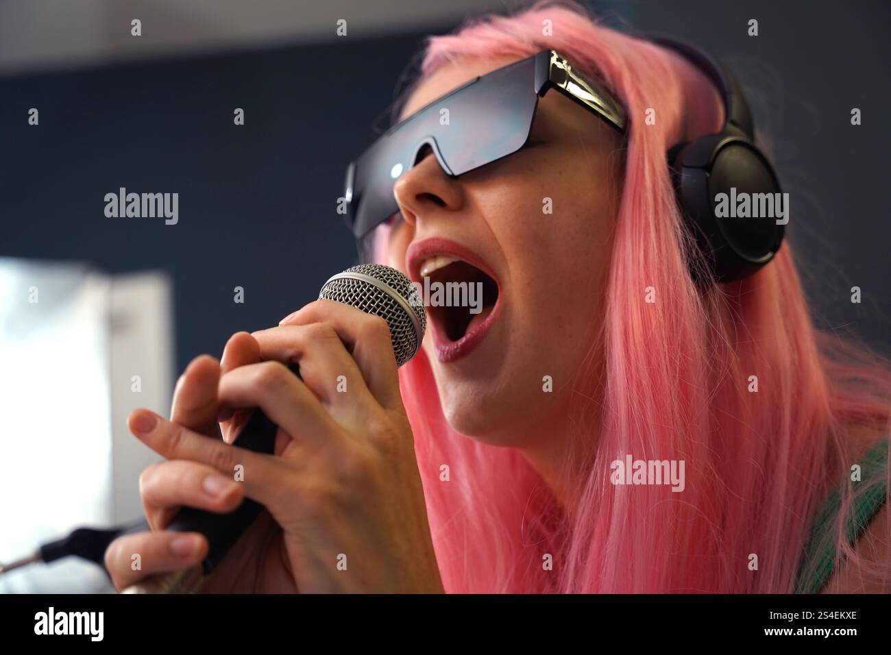 Beautiful young singer and musician broadcast from her home studio ...