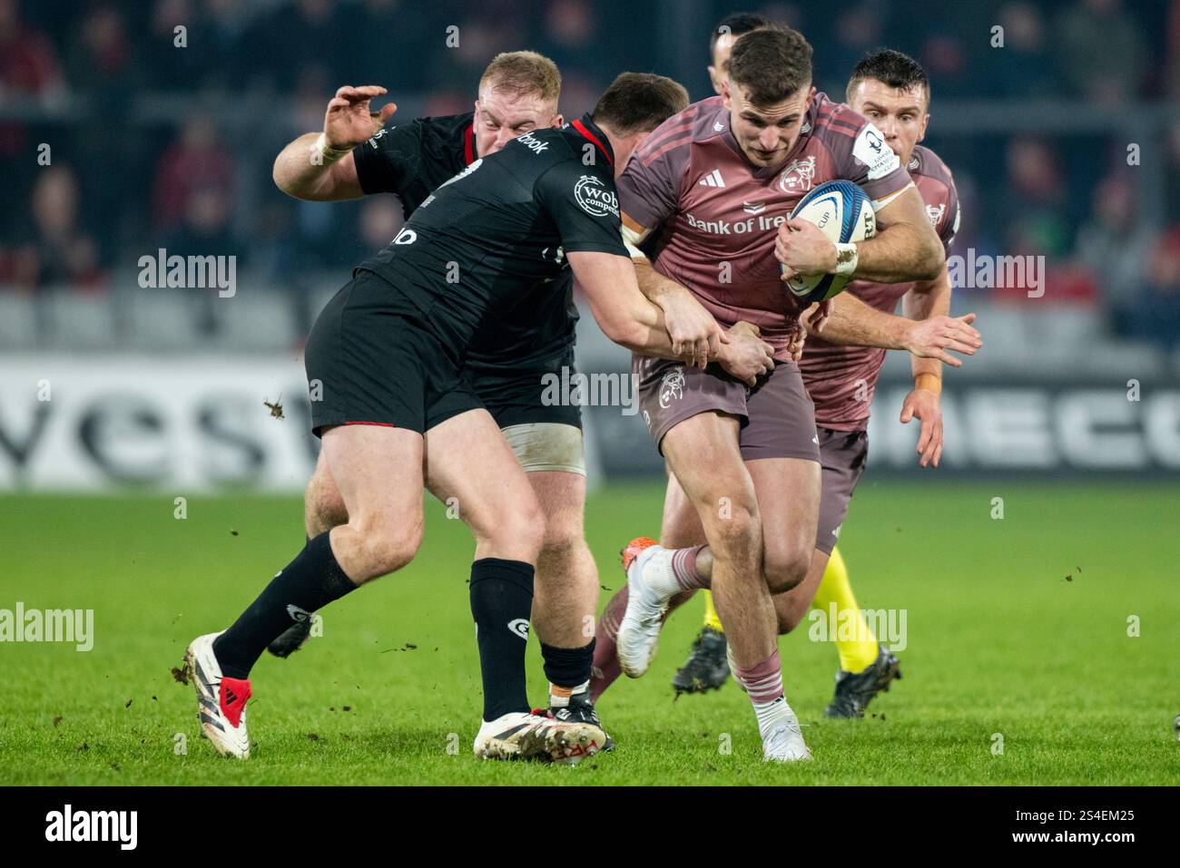 Shane Daly of Munster tackled by Jamie George of Saracens during the ...