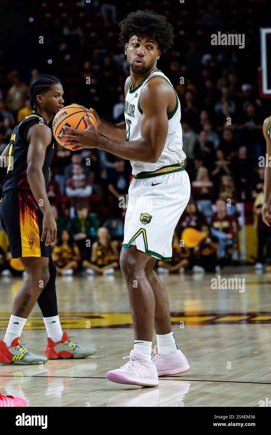 TEMPE, AZ - JANUARY 11 Baylor Bears forward Norchad Omier (15) looks to ...