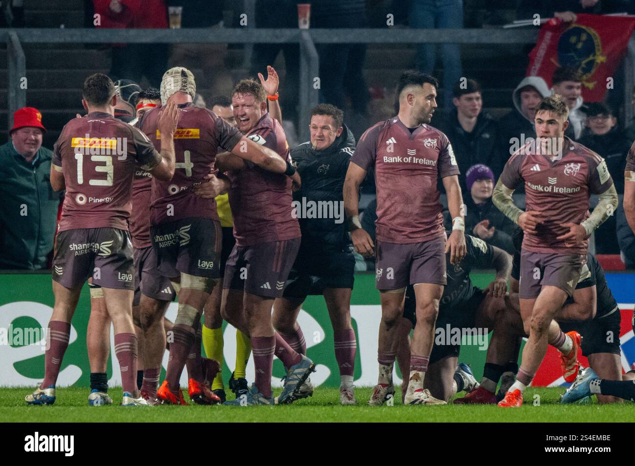 Rugby union team usa thomond park hi-res stock photography and images ...