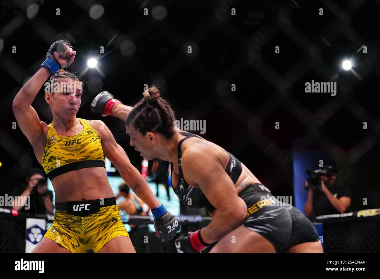 Amanda ribas and mackenzie dern hi-res stock photography and images - Alamy
