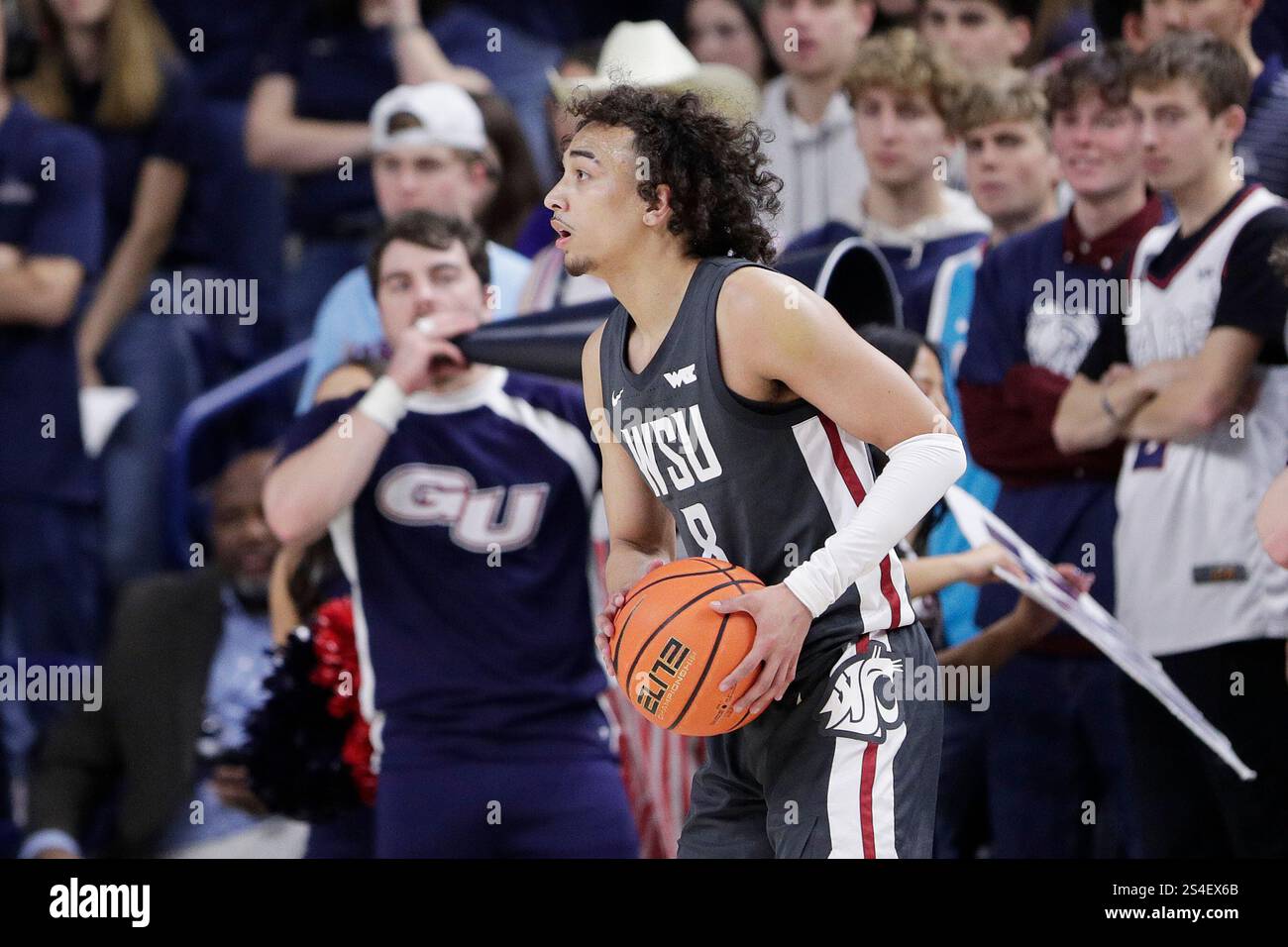 Washington State guard Nate Calmese (8) controls the ball during the ...
