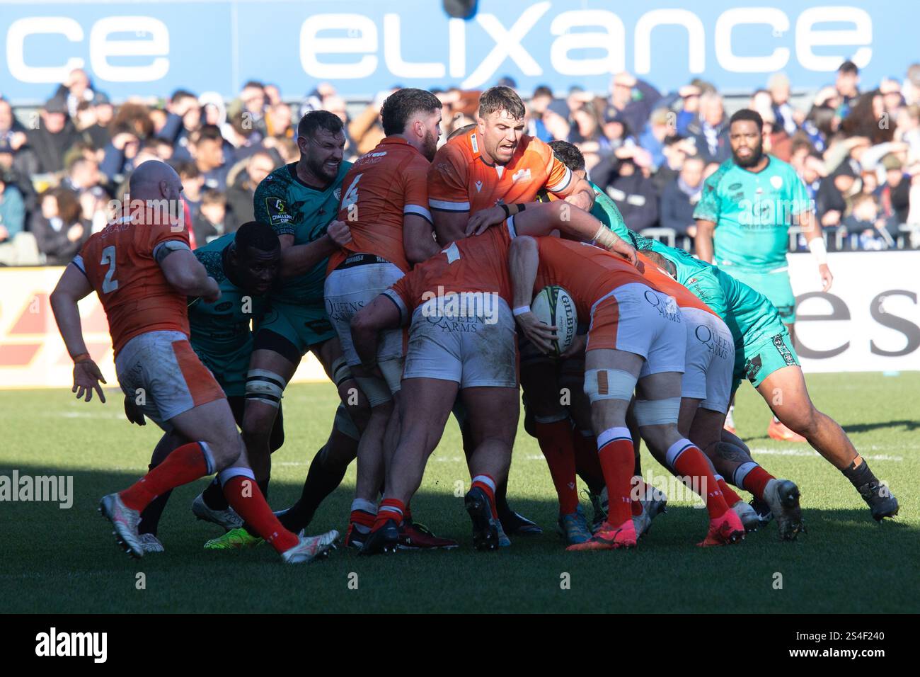 Sam Skinner of Edinburgh leads the maul during the EPCR Challenge Cup ...