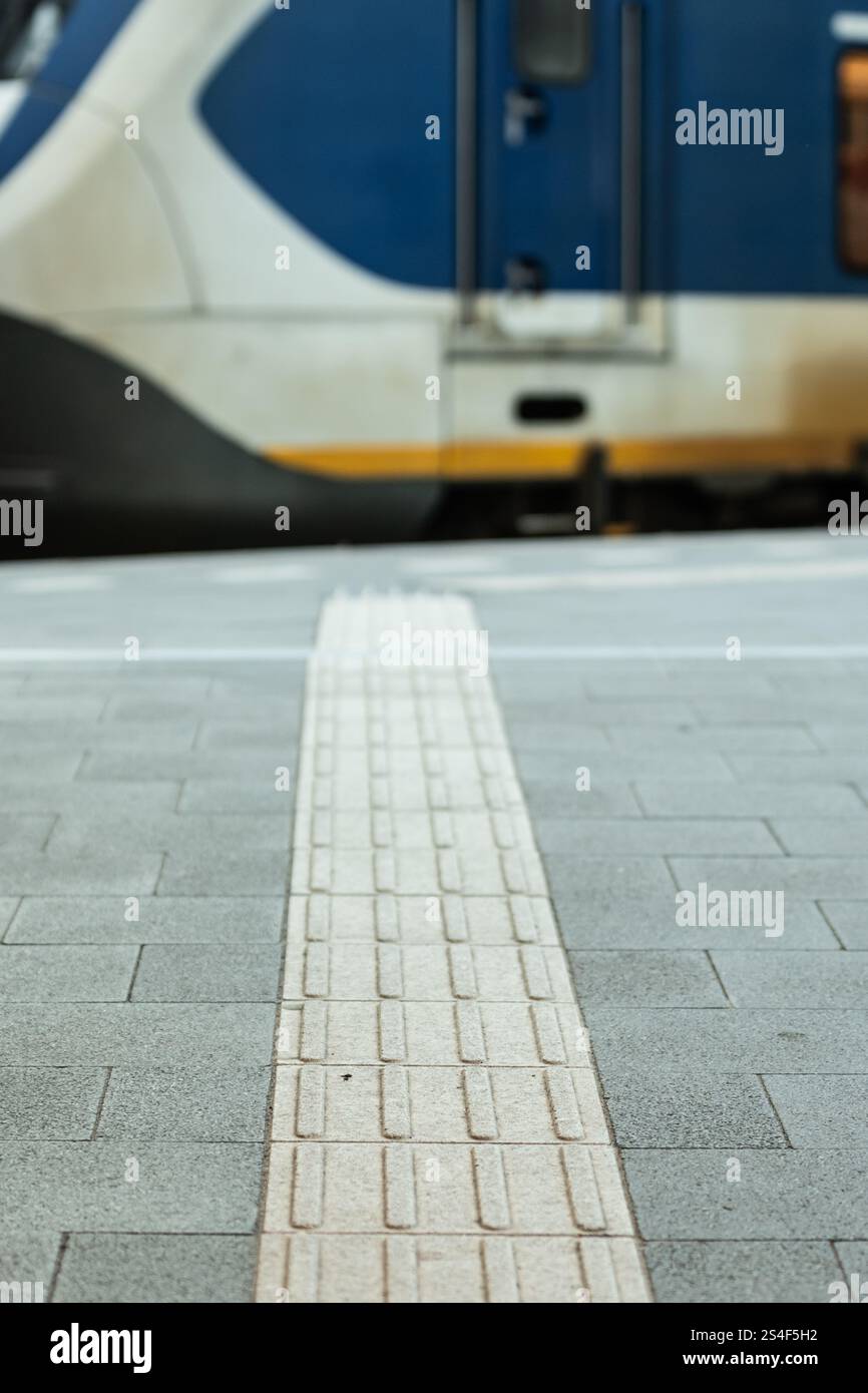 guide line textured guide strips floor tile in Dutch train stations ...