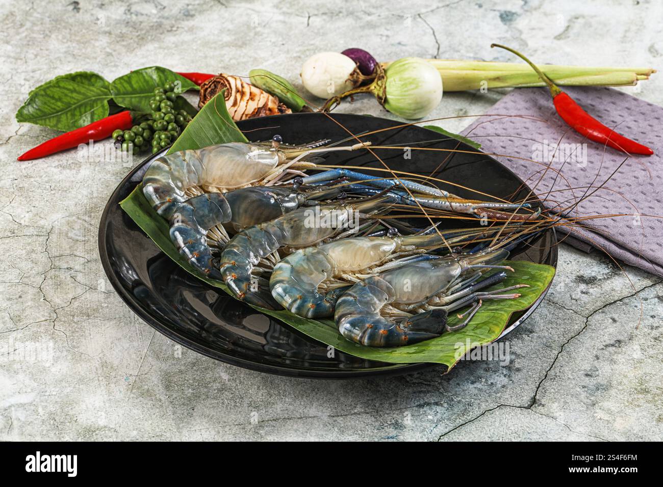 Raw blue river prawn in the plate for cooking Stock Photo - Alamy