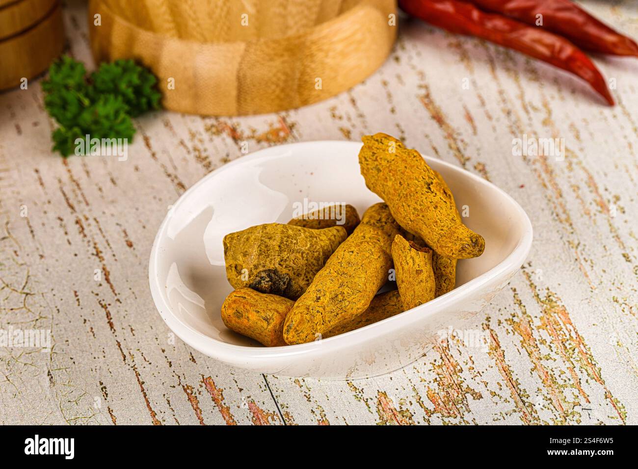 Raw dry Tumeric roots heap for culinary and medicine Stock Photo - Alamy