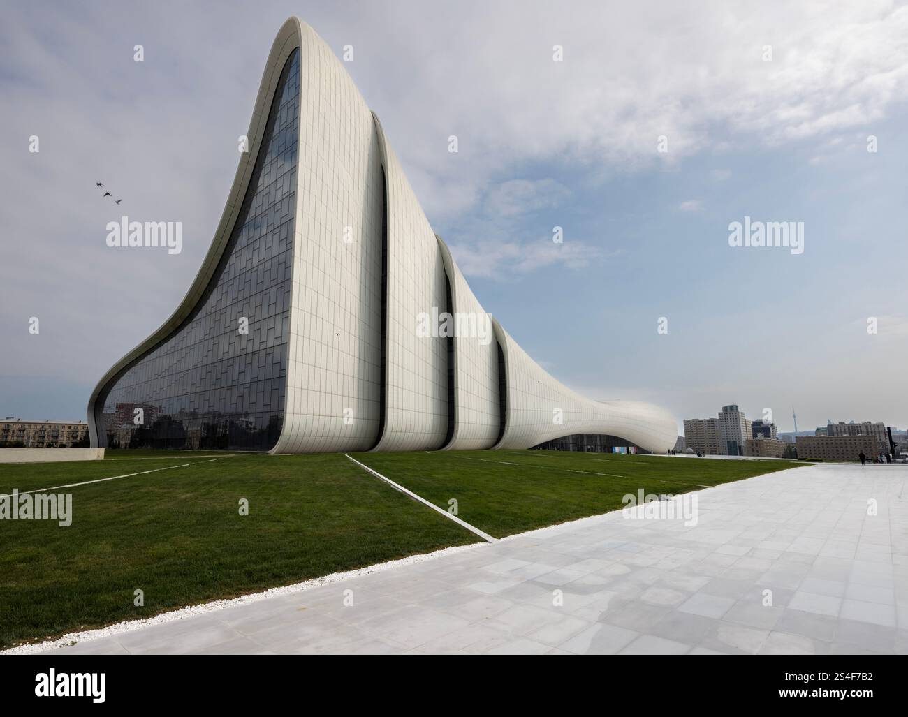 Heydar Aliyev Center, Baku, Azerbaijan Stock Photo - Alamy