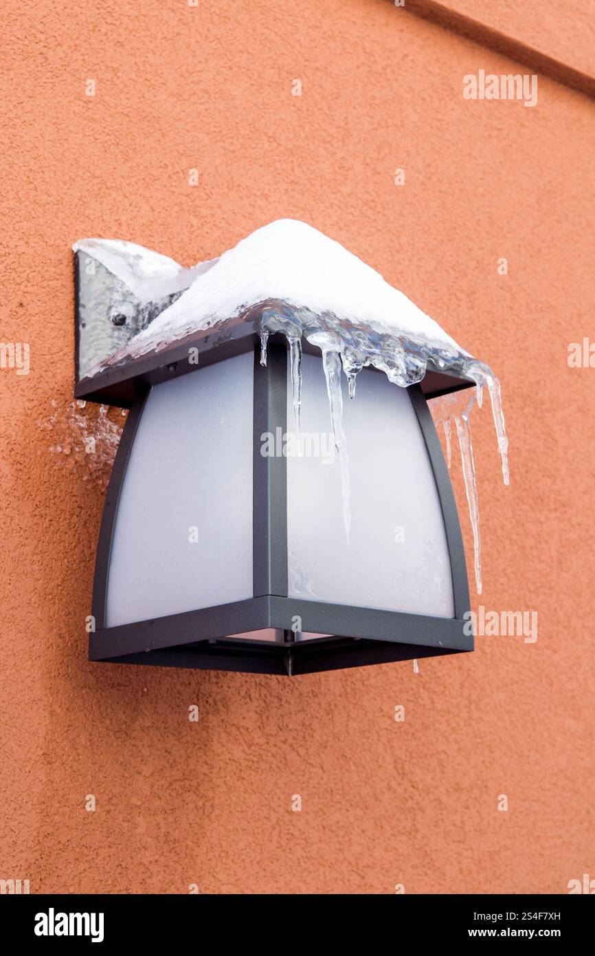 Lamp post cover hi-res stock photography and images - Alamy