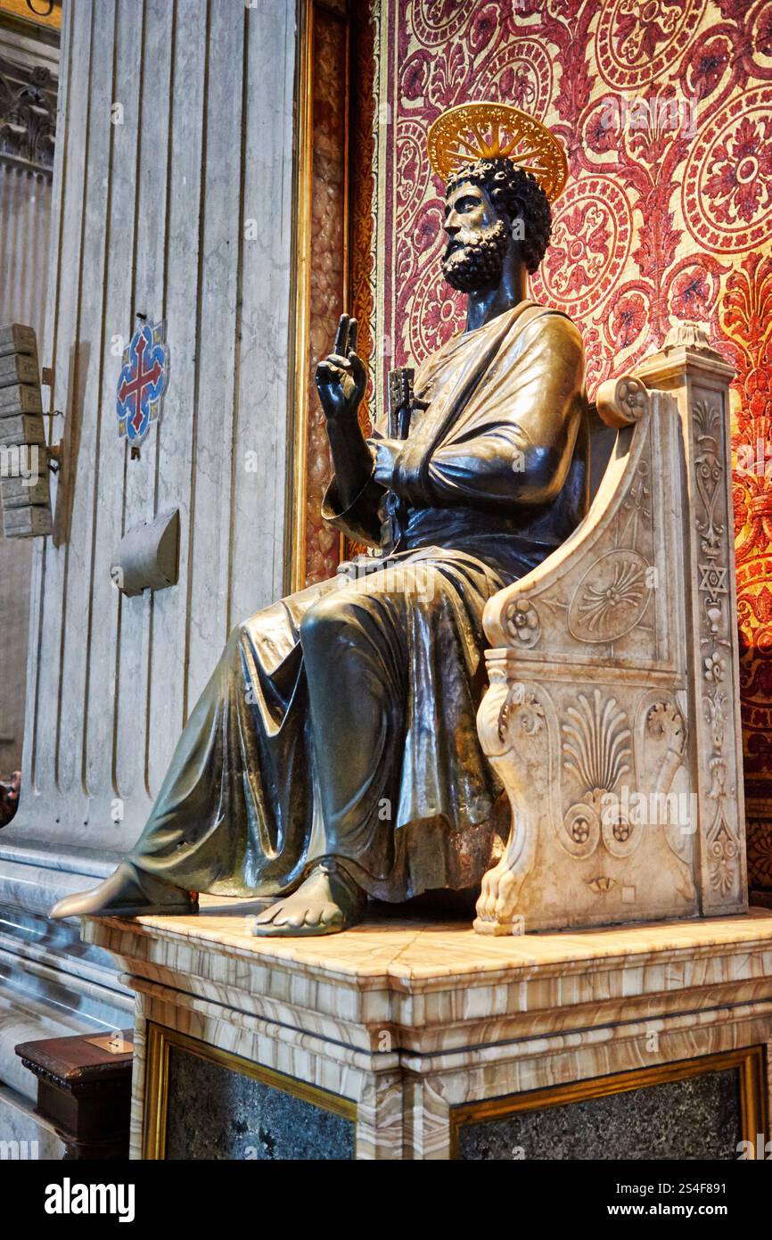Statue of apostle St. Peter in St. Peter's Basilica in the Vatican ...