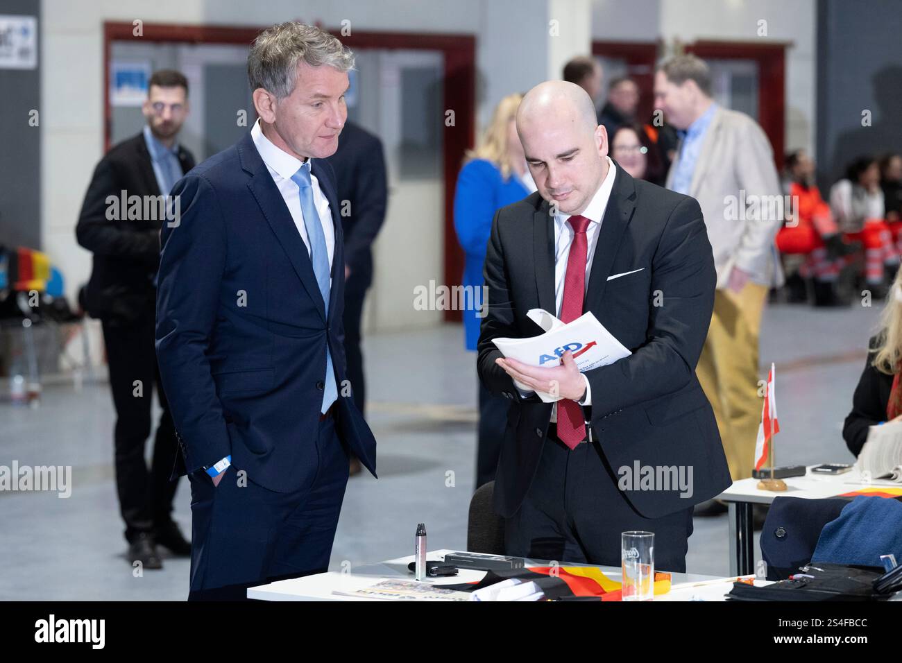 Riesa, Germany. 12th Jan, 2025. Björn Höcke (AfD, l), parliamentary ...