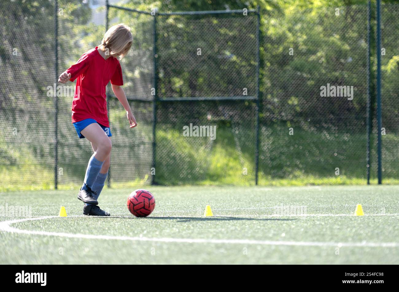 Youth soccer practice drill hi-res stock photography and images - Alamy