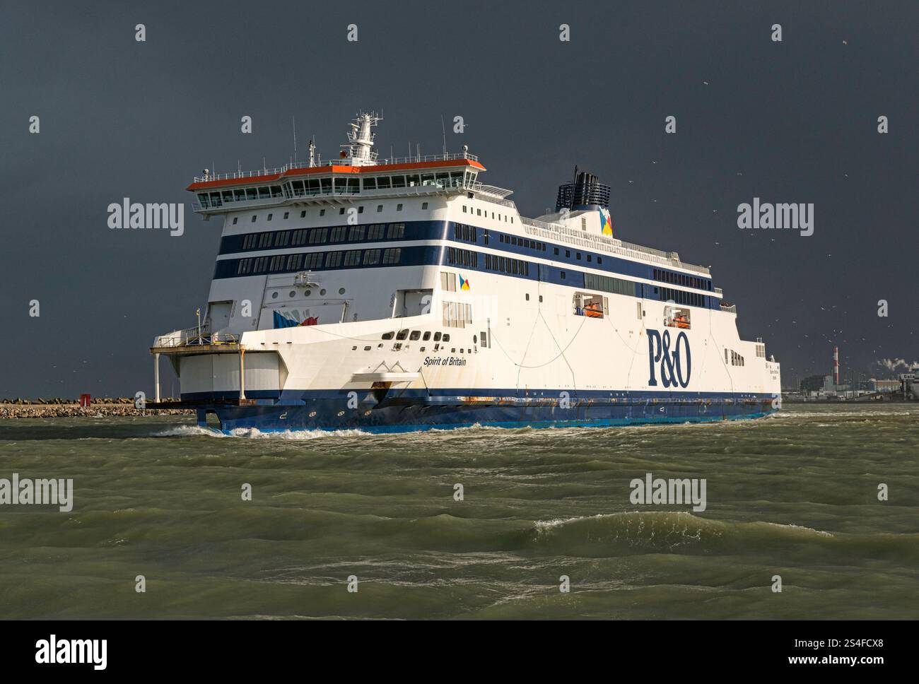 The cross-Channel ferry Spirit of Britain (P&O Ferries) departing the ...