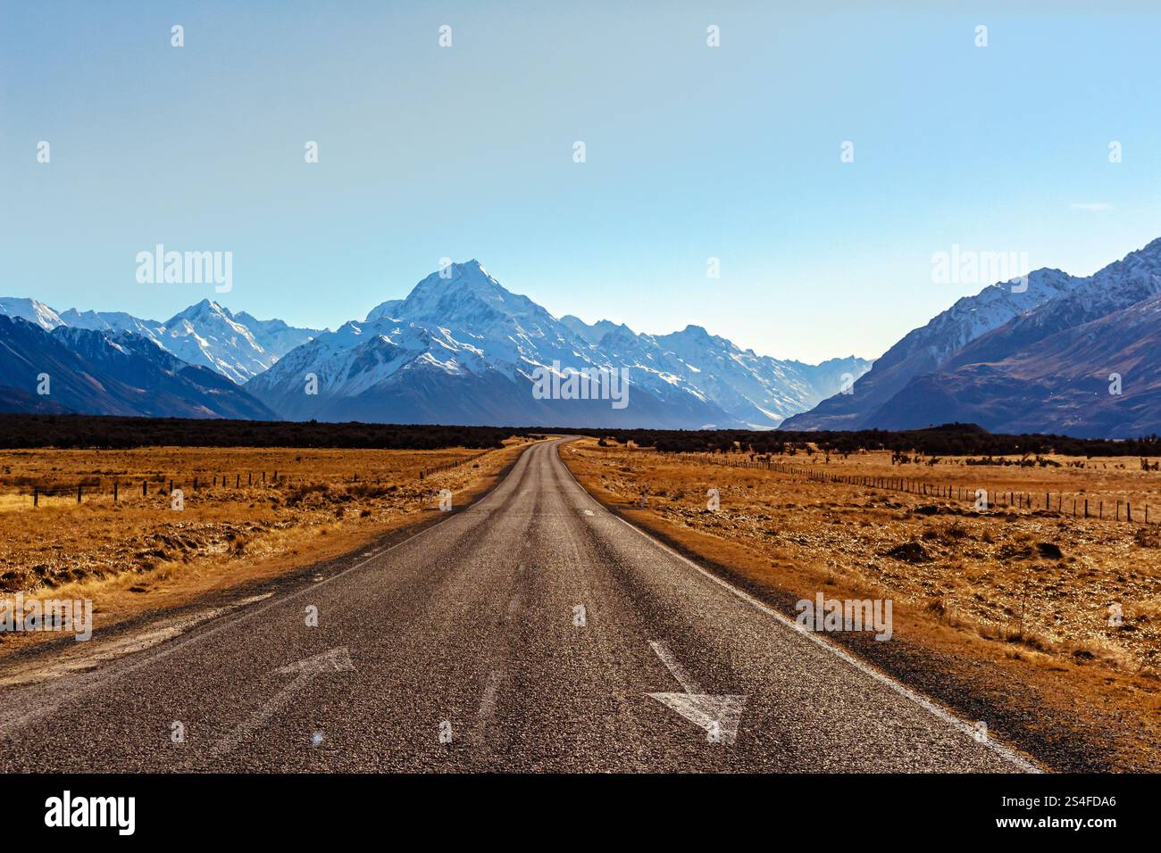 Scenic Highway Leading Towards Aoraki / Mt Cook National Park, South ...