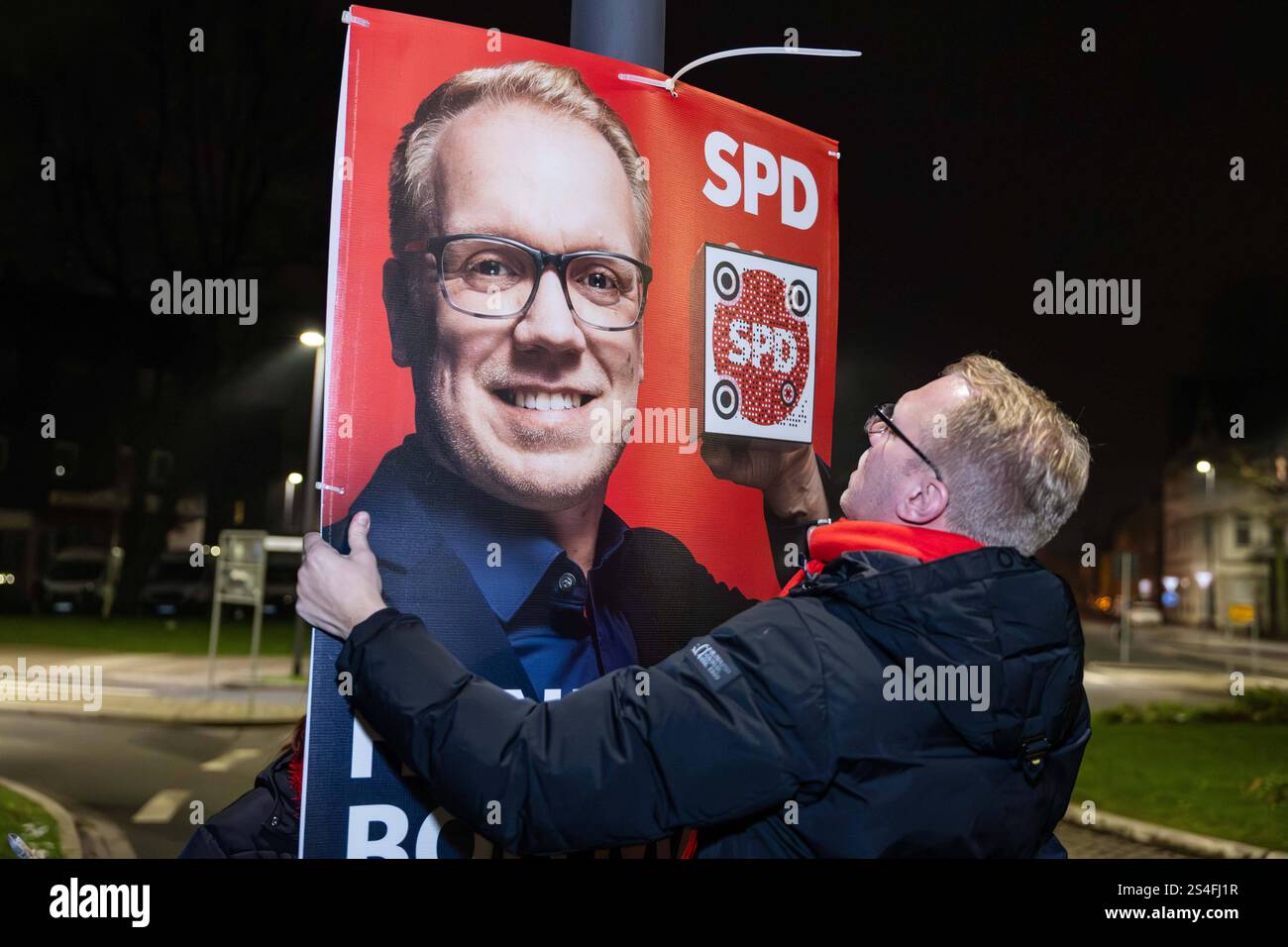 Wahlplakate - Bundestagswahl 2025 am 23.02.2025 in Oberhausen Ein Wahlplakat der SPD wird ...