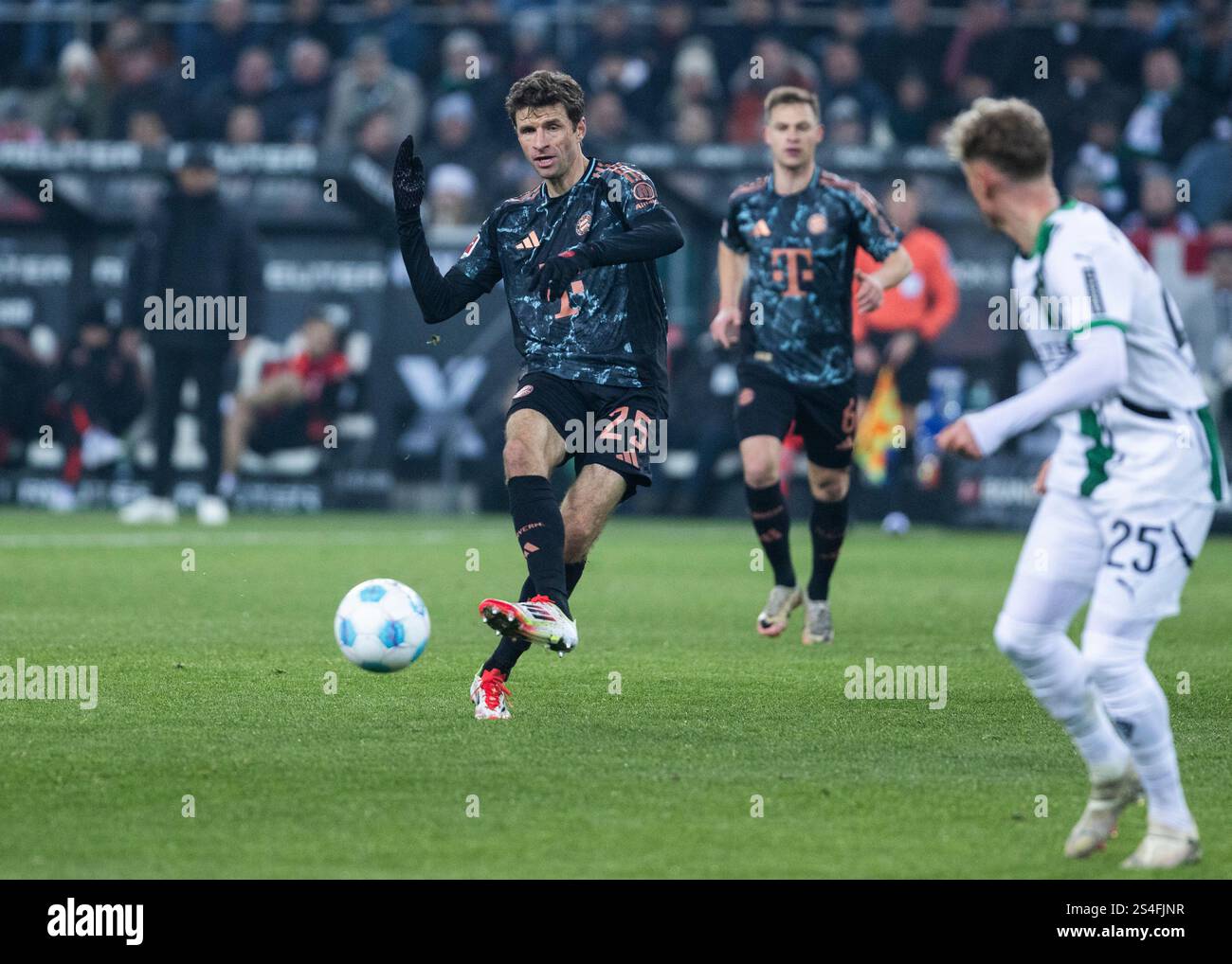 Moenchengladbach, Borussia-Park, 11.01.2025: Thomas Müller (FC Bayern ...