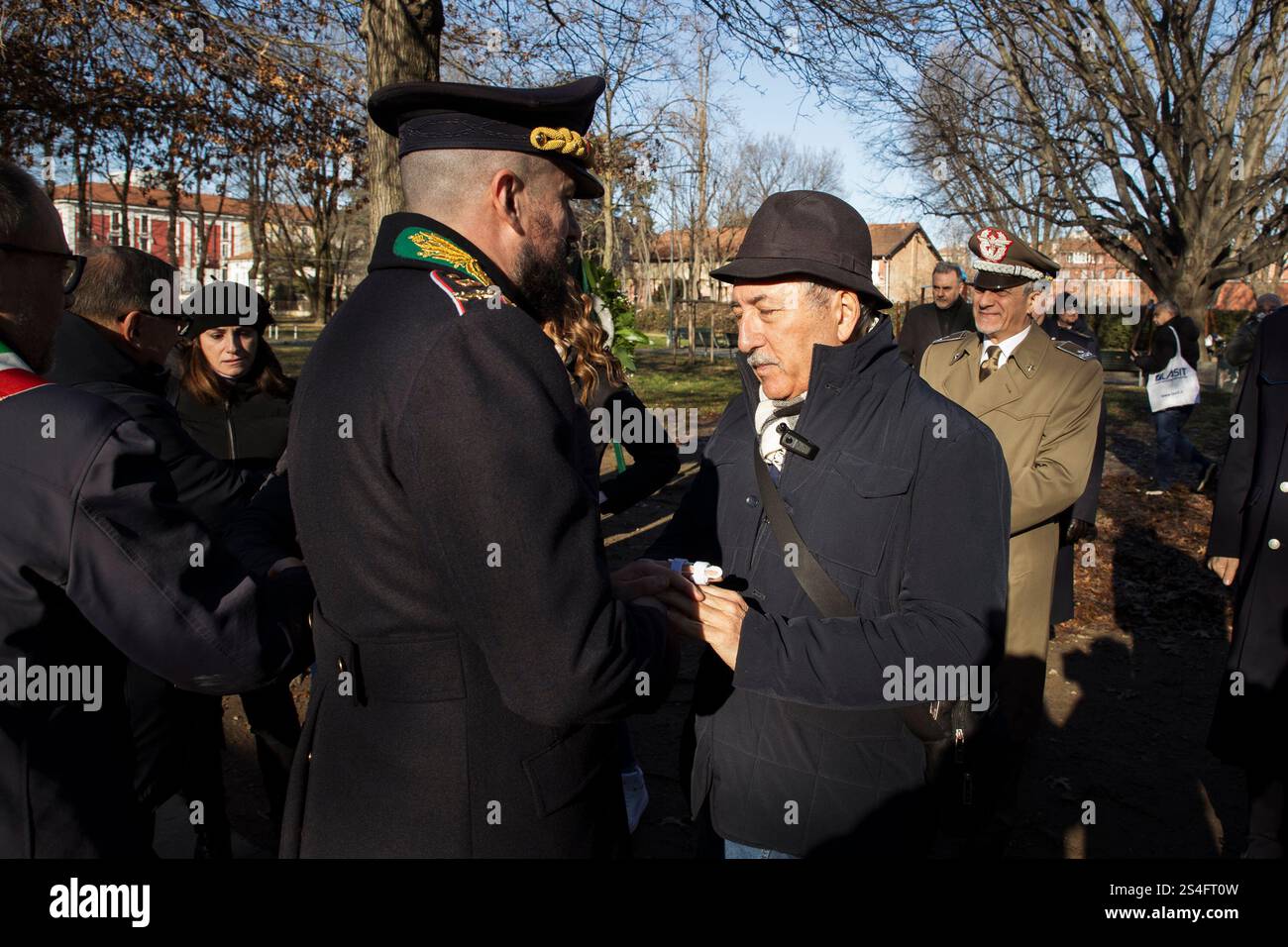 Nella foto da sinistra verso destra Gianluca Mirabelli Comandante ...