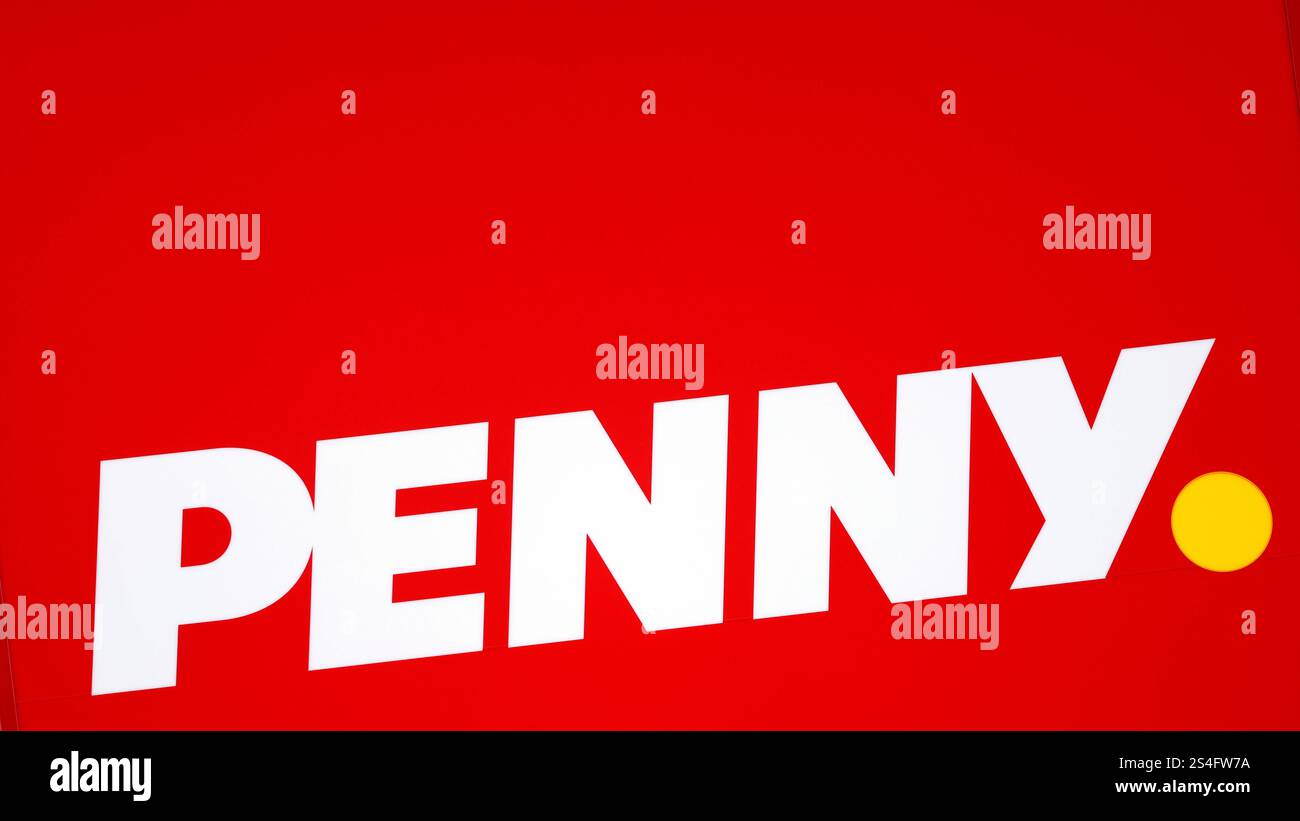 Das Logo von Penny an einem Markt in Siegen. Penny Logo am 12.01.2025 ...