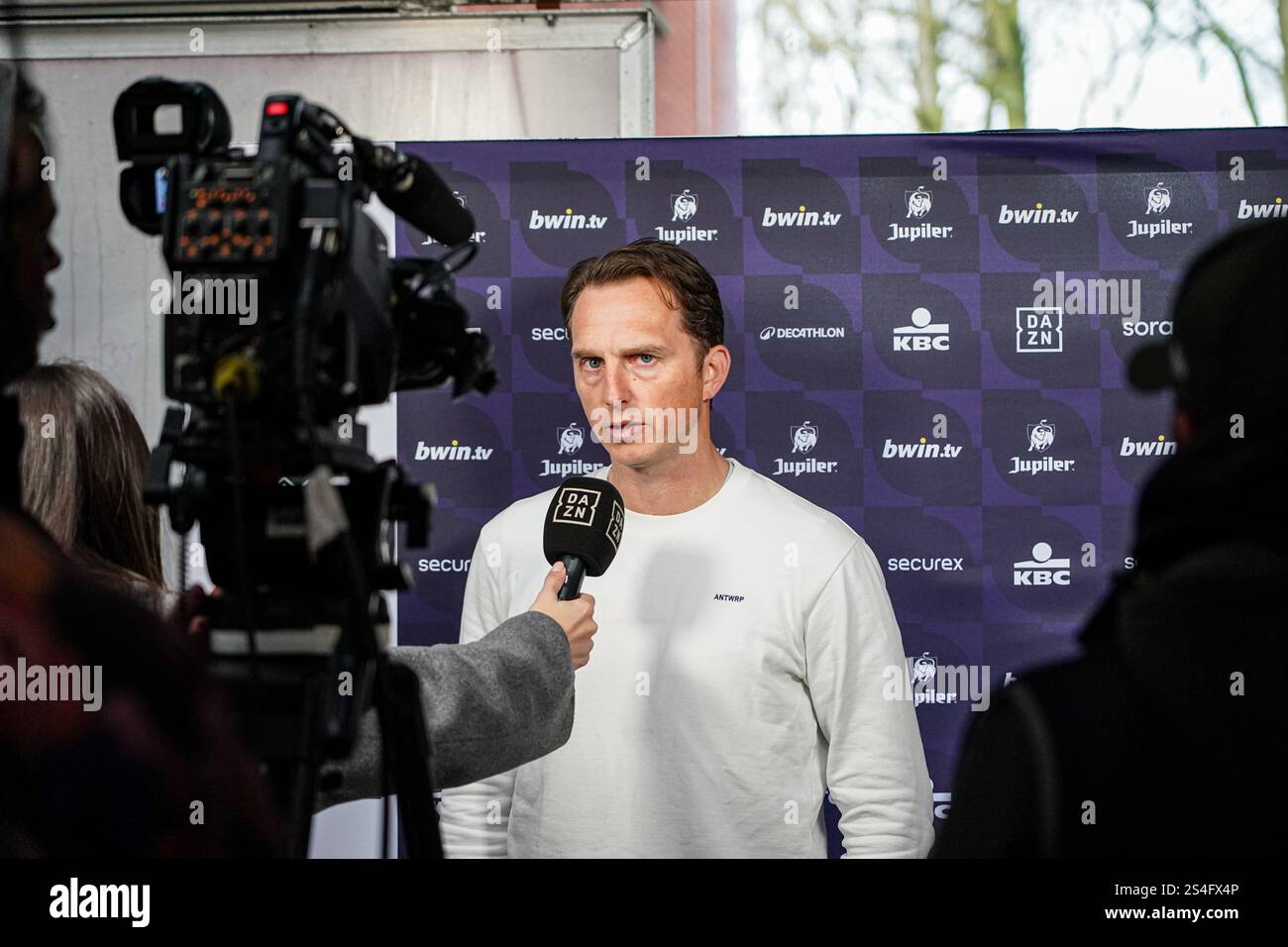 Antwerpen, Belgium. 12th Jan, 2025. ANTWERPEN, BELGIUM - JANUARY 12: head coach Jonas de Roeck ...