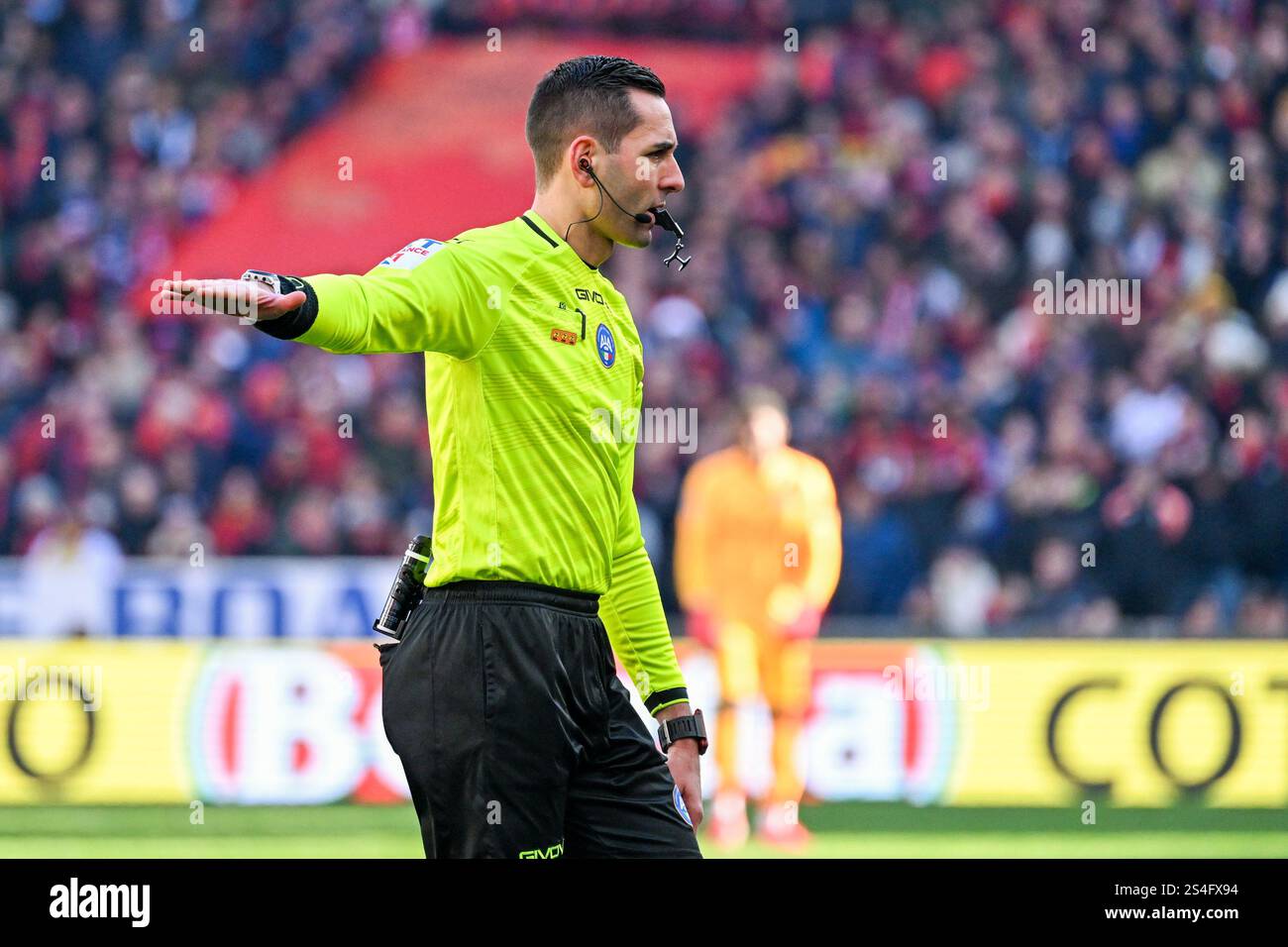 Genova, Italia. 12th Jan, 2025. the referee during the Serie A soccer ...