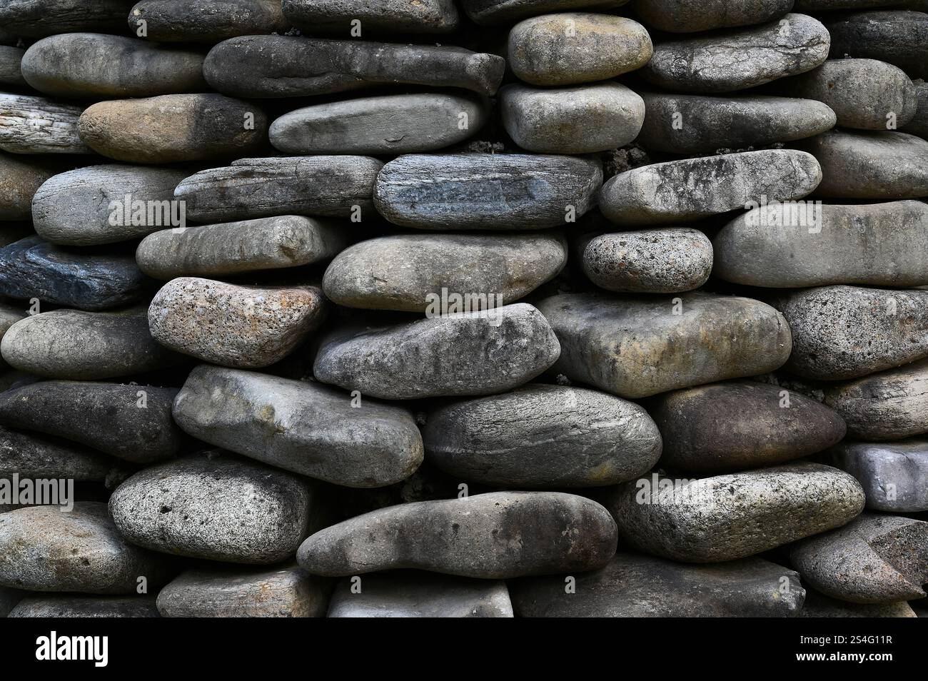 Background walls - Pebbles or river stones stacked on top of each other ...