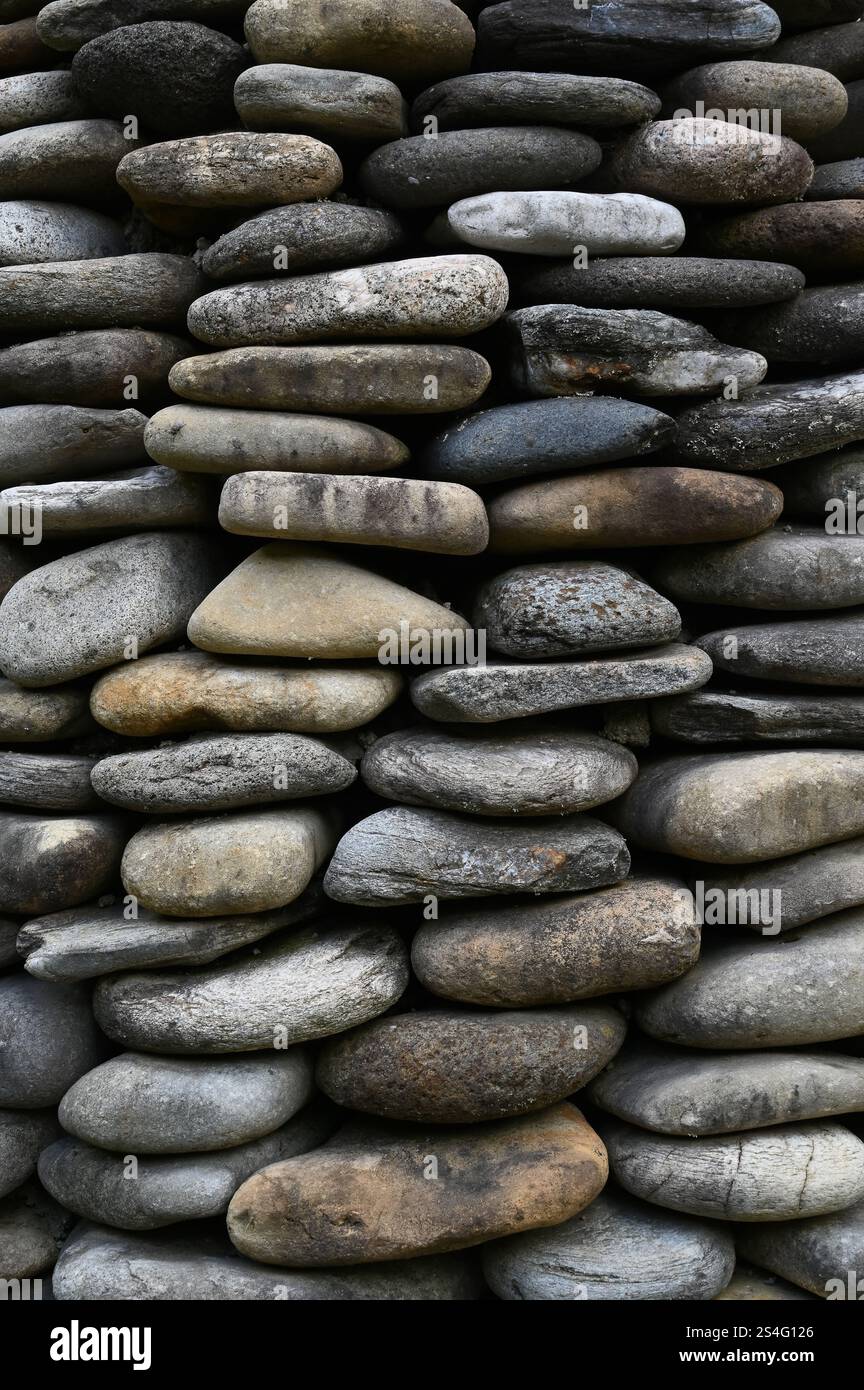 Background walls - Pebbles or river stones stacked on top of each other ...