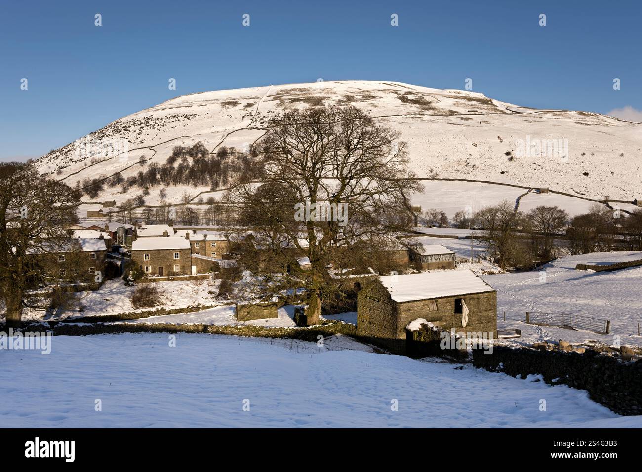 The village of Thwaite, Swaledale, Yorkshire Dales National Park, UK ...
