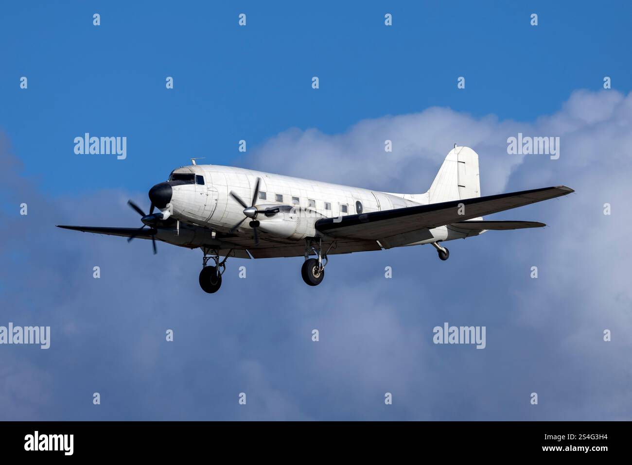 National Test Pilot School Douglas DC-3-65TP (REG: N882TP) on finals ...