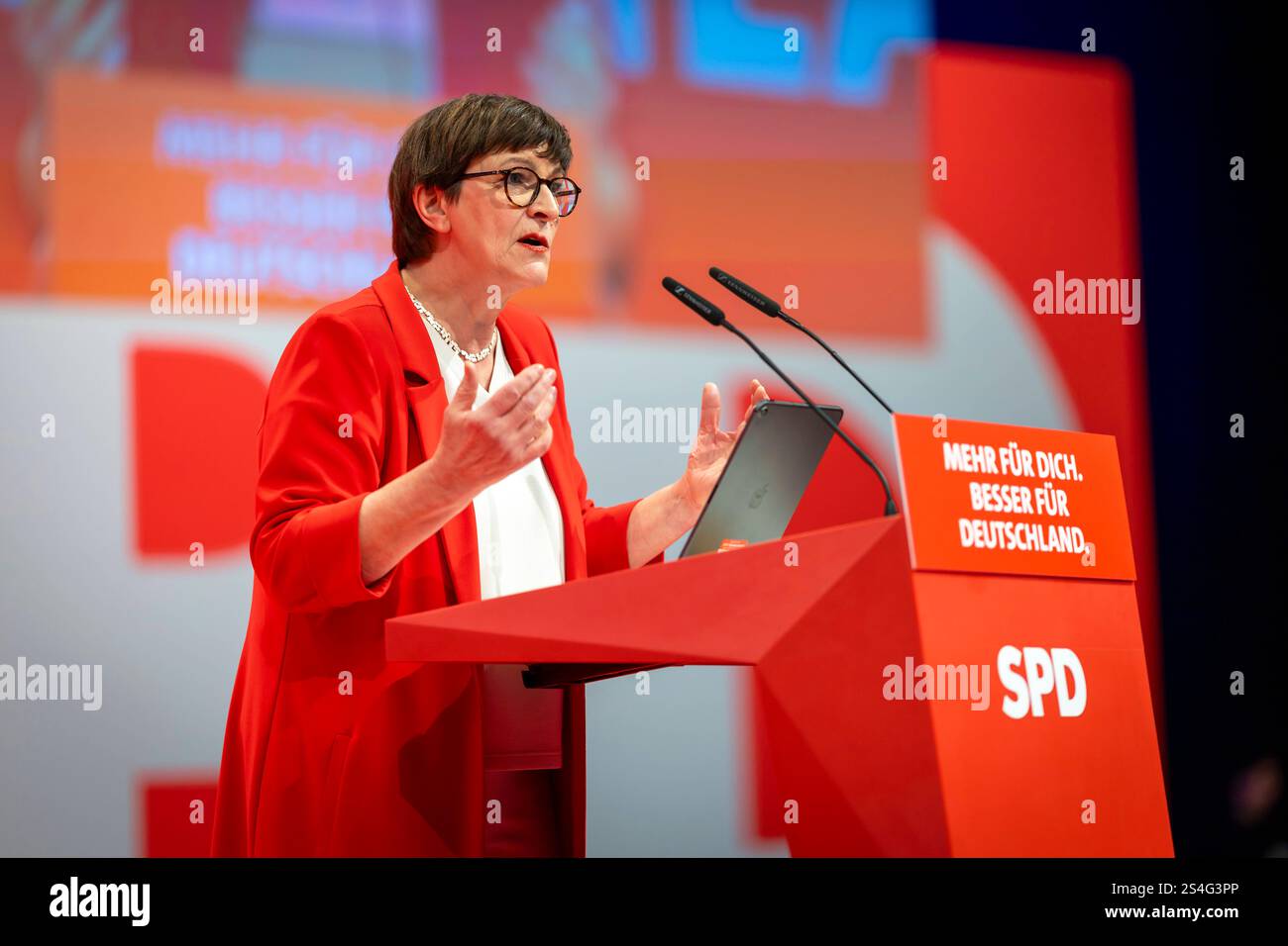 Saskia Esken, SPD-Parteivorsitzende, spricht auf dem ausserordentlichen ...