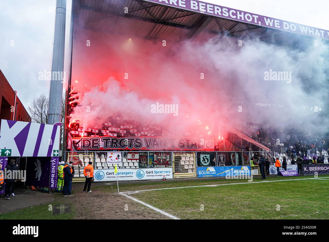 Antwerpen, Belgium. 12th Jan, 2025. ANTWERPEN, BELGIUM - JANUARY 12: fans of Royal Antwerp FC ...