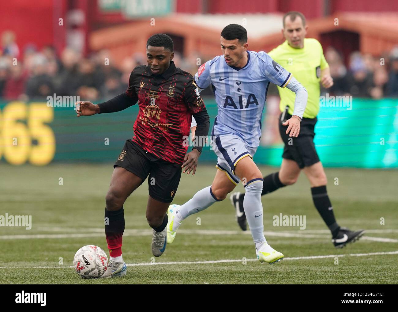 Tamworth, UK. 11th Jan, 2025. Beck-Ray Enoru of Tamworth moves away ...