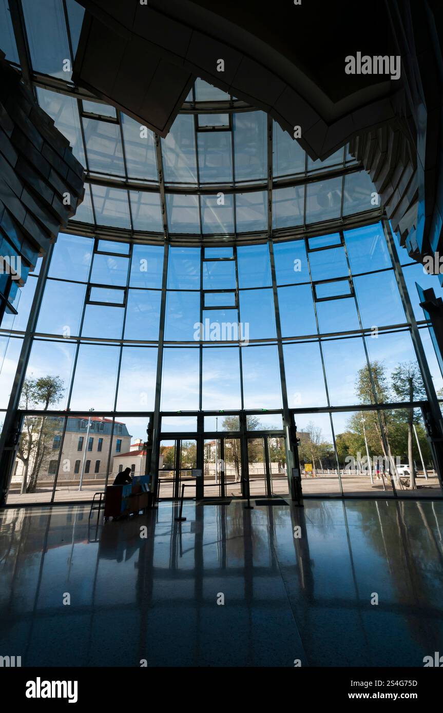 Luma Tower, the iconic new museum by Frank Gehry in old Arles ...