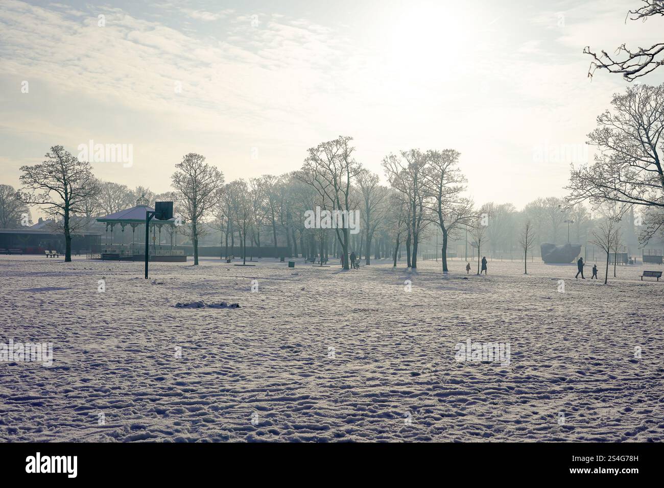 2025 starts with a covering of snow in Victoria Park Widnes, Cheshire ...