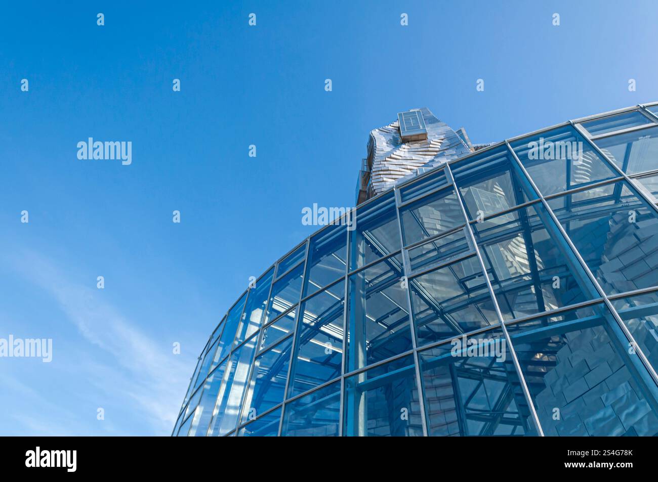 Luma Tower, the iconic new museum by Frank Gehry in old Arles ...