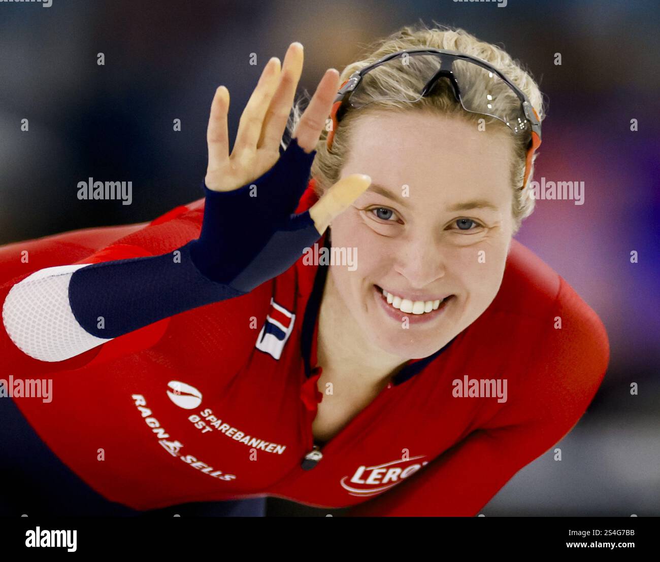 HEERENVEEN - Ragne Wiklund (Norway) reacts after finishing the women's ...