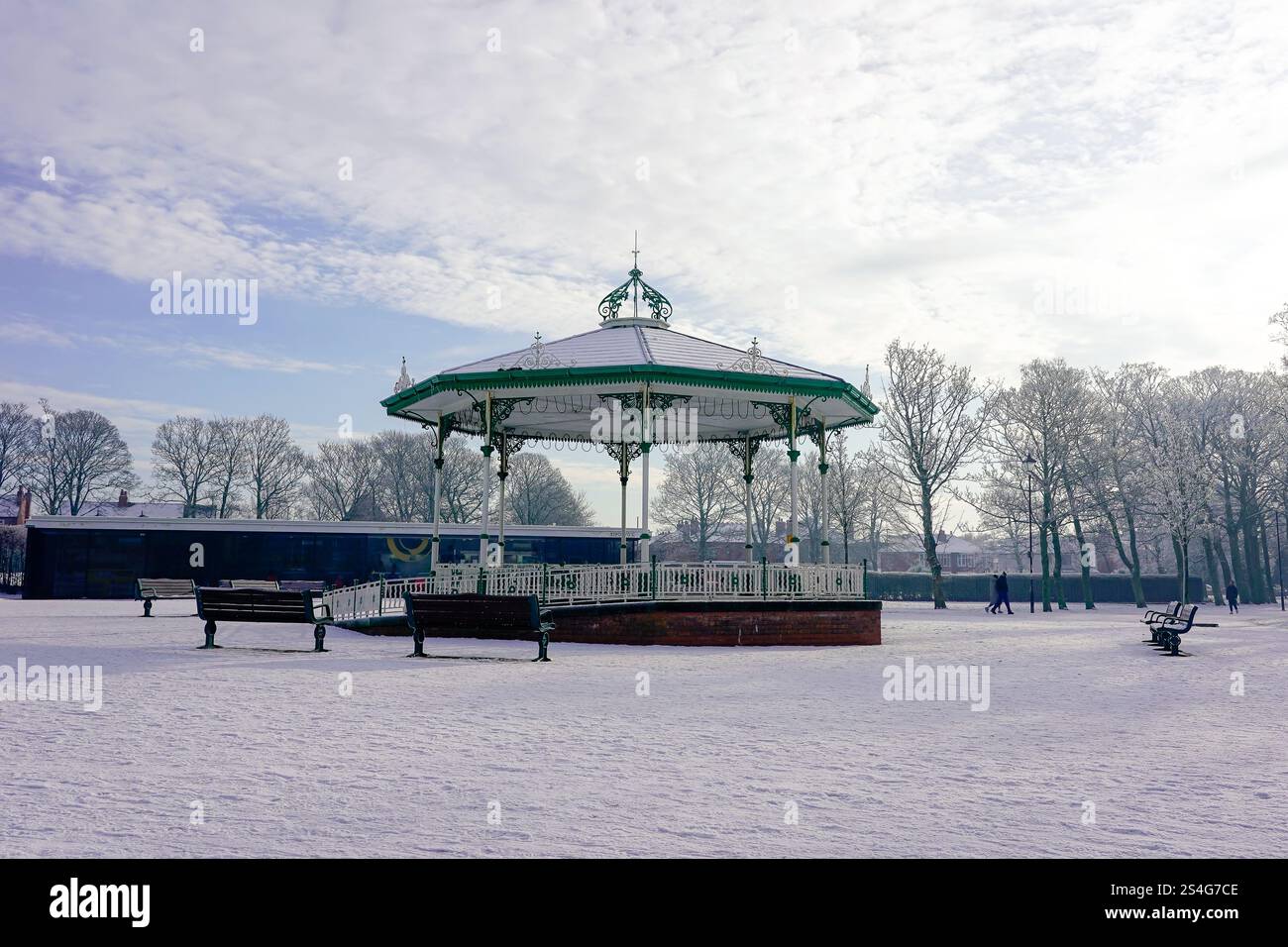 2025 starts with a covering of snow in Victoria Park Widnes, Cheshire ...