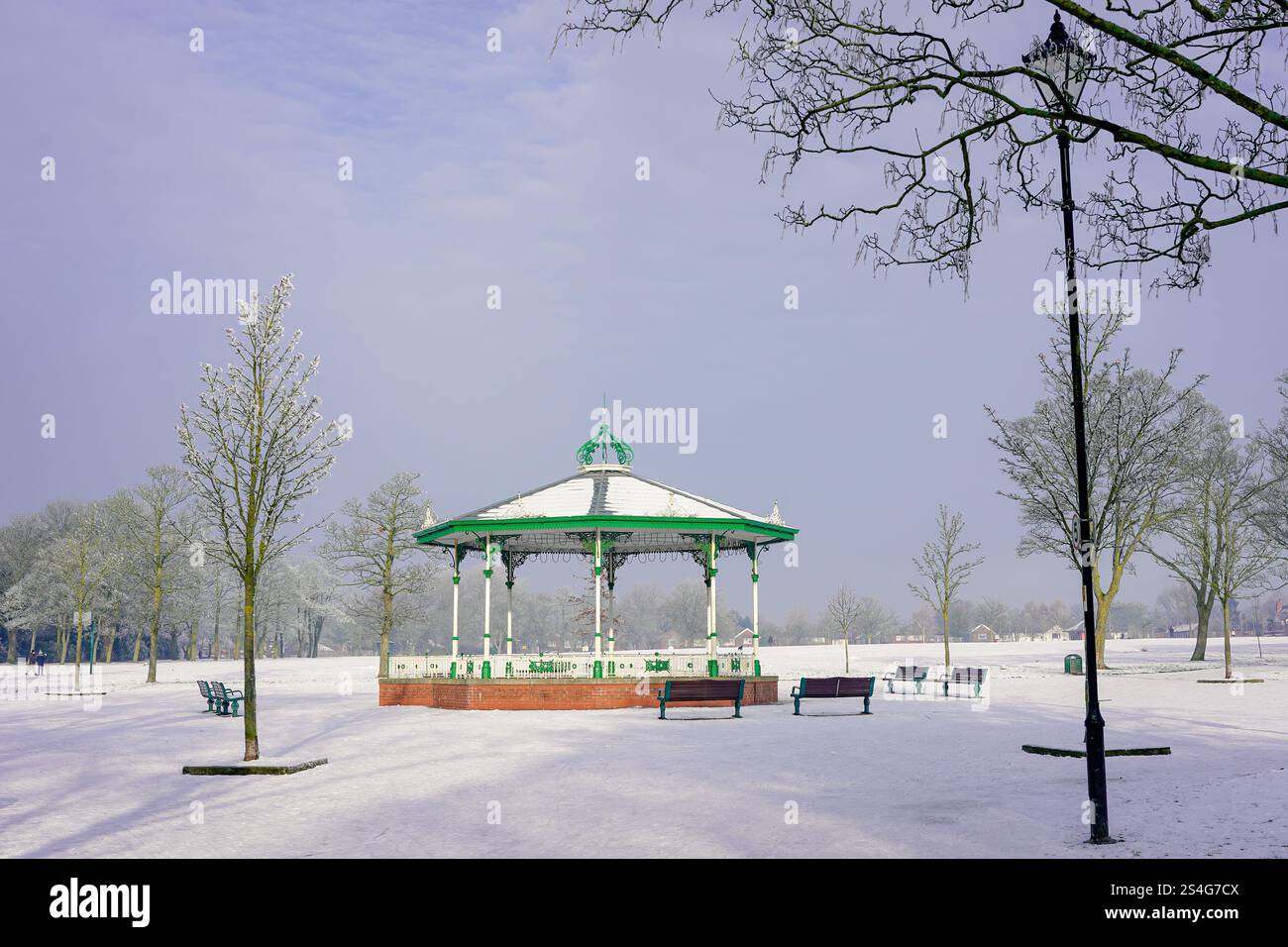 2025 starts with a covering of snow in Victoria Park Widnes, Cheshire ...