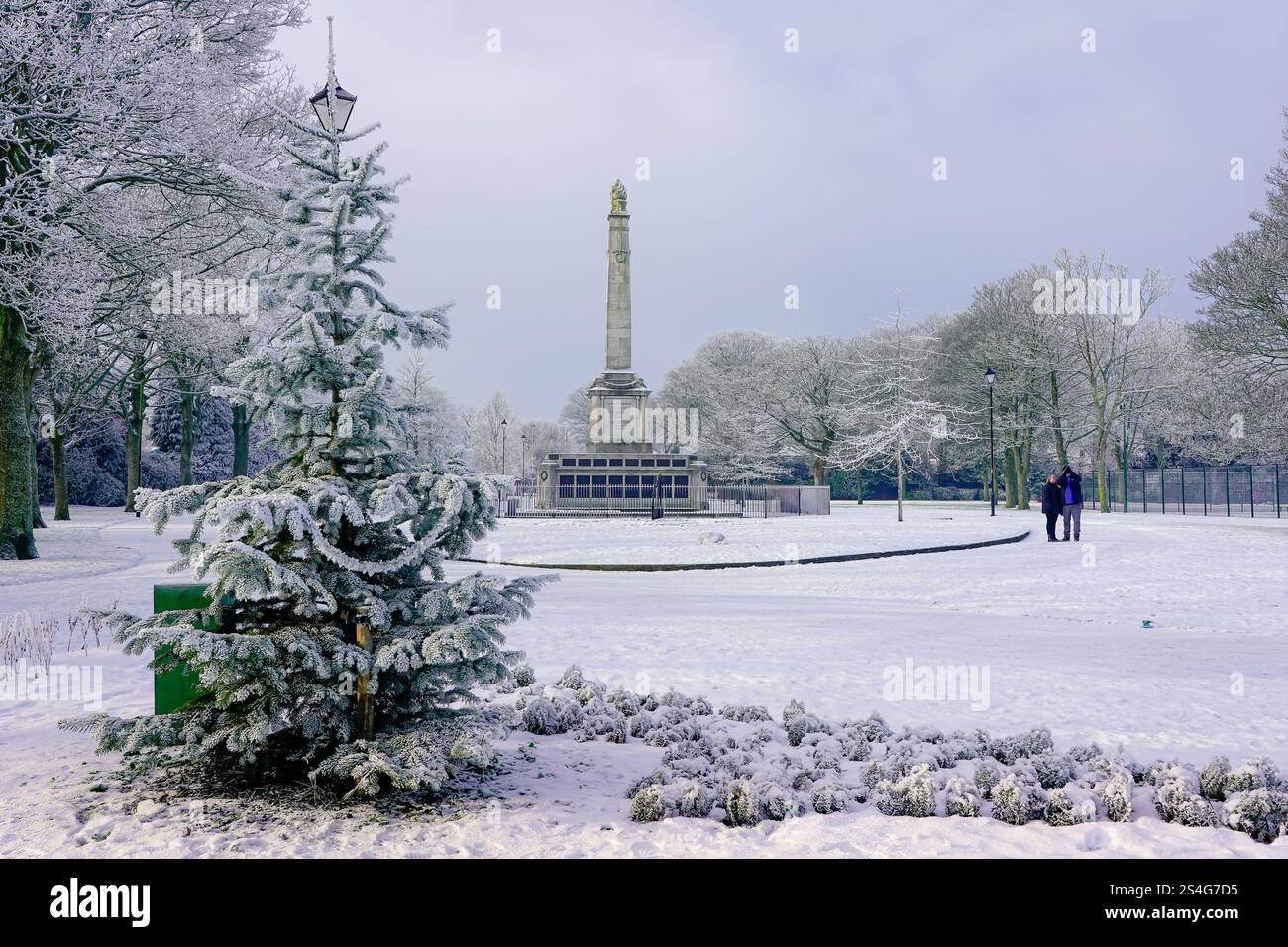 2025 starts with a covering of snow in Victoria Park Widnes, Cheshire. Saturday 11th January ...
