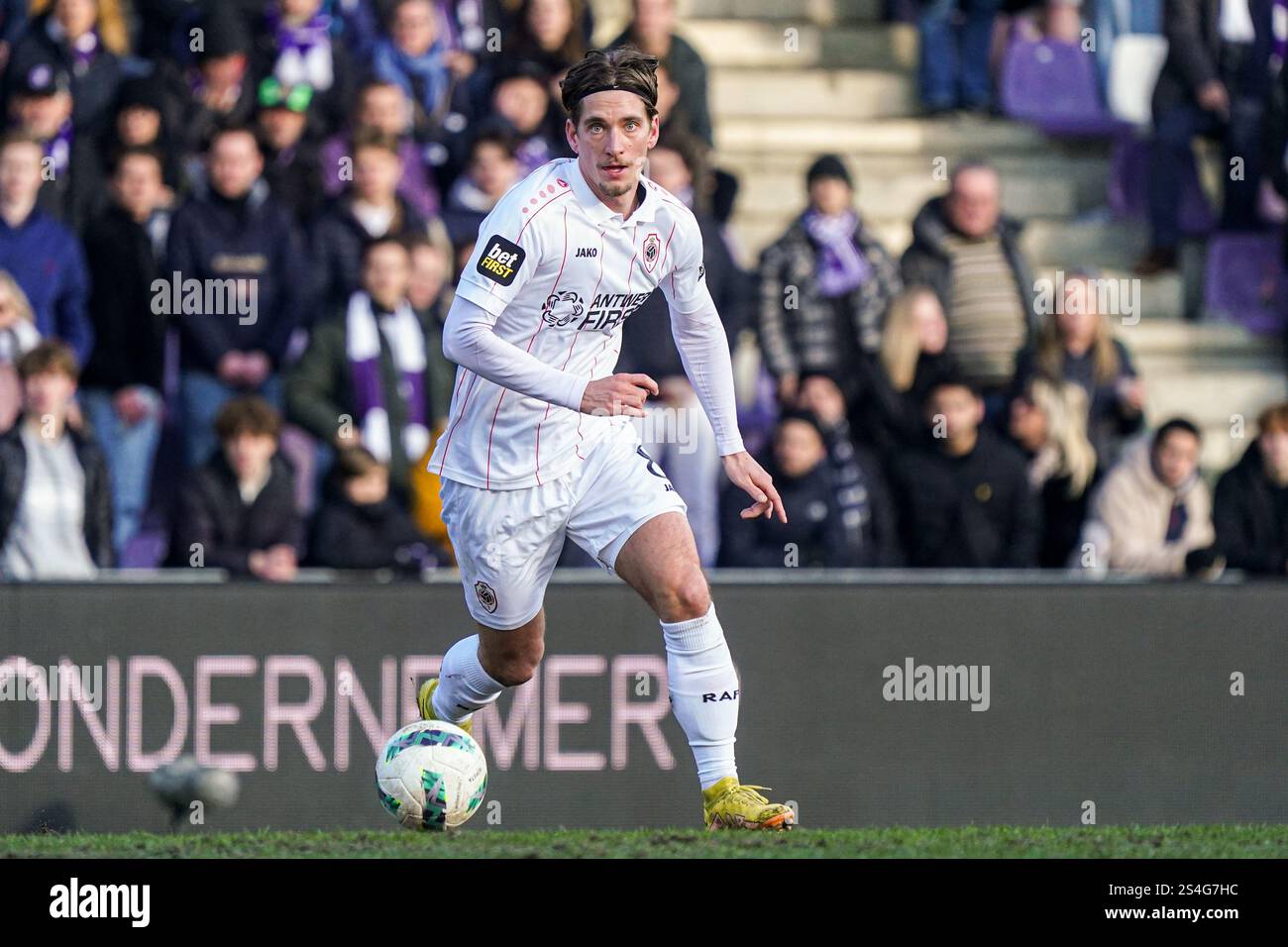 Antwerpen, Belgium. 12th Jan, 2025. ANTWERPEN, BELGIUM - JANUARY 12: Ayouba Kosiah of Beerschot ...