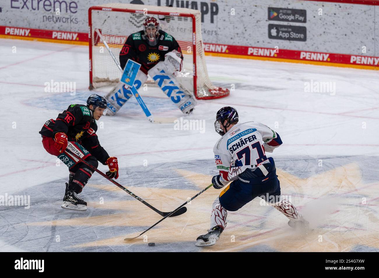 Angriff auf das Duesseldorfer Tor durch Maxim Schaefer (Eisbaeren ...