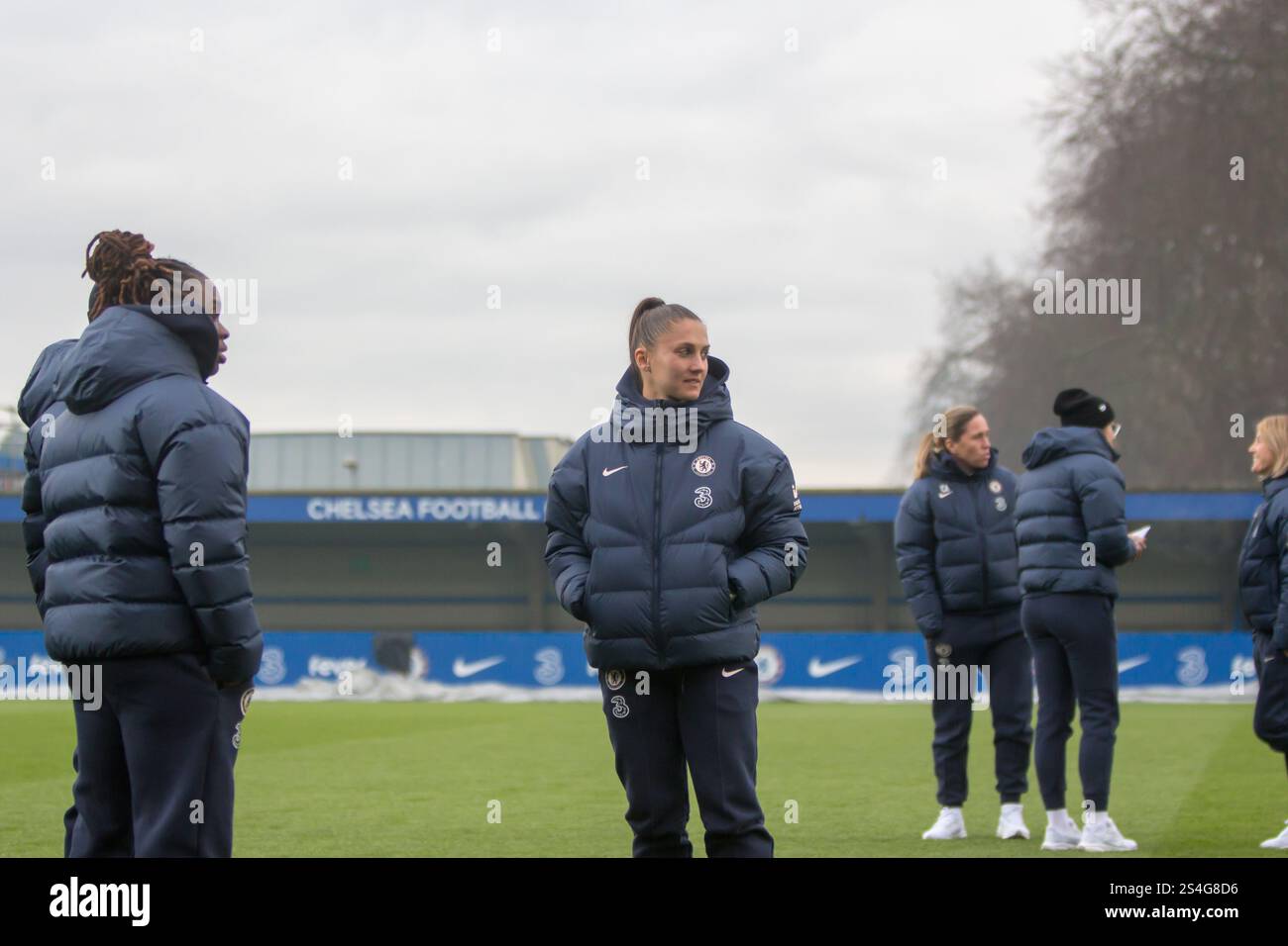 Kingston, UK. 12th Jan, 2025. Eve Perisset (15 Chelsea) ahead of the ...