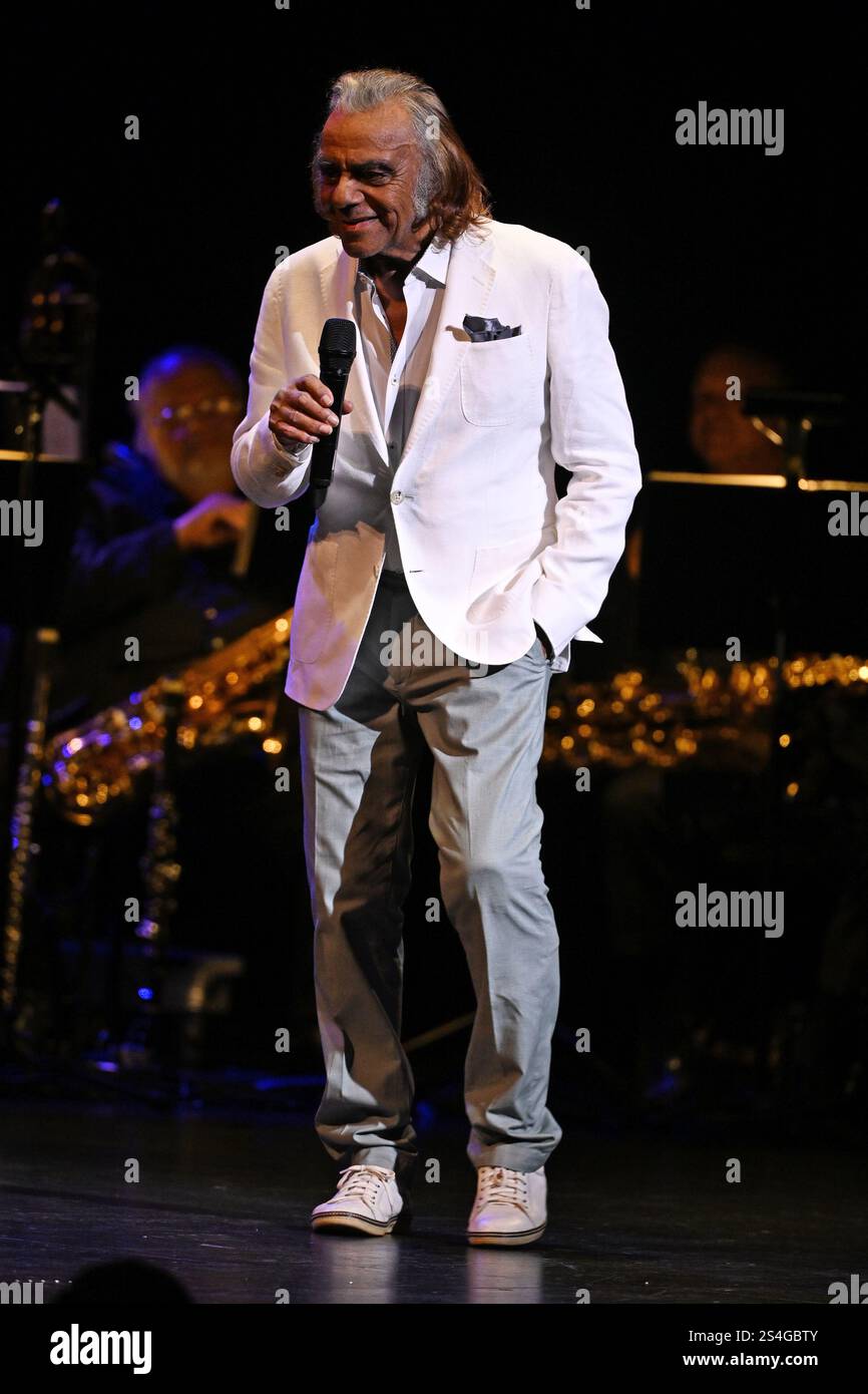 Fort Lauderdale FL, USA. 11th Jan, 2025. Johnny Mathis performs at The ...