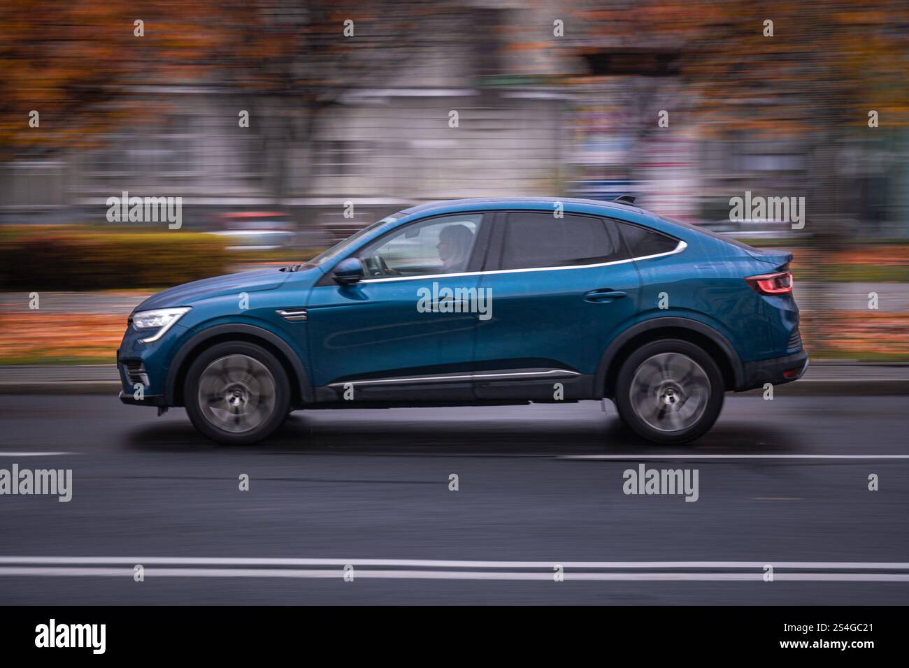 Dynamic driving of a modern SUV on the street Stock Photo - Alamy