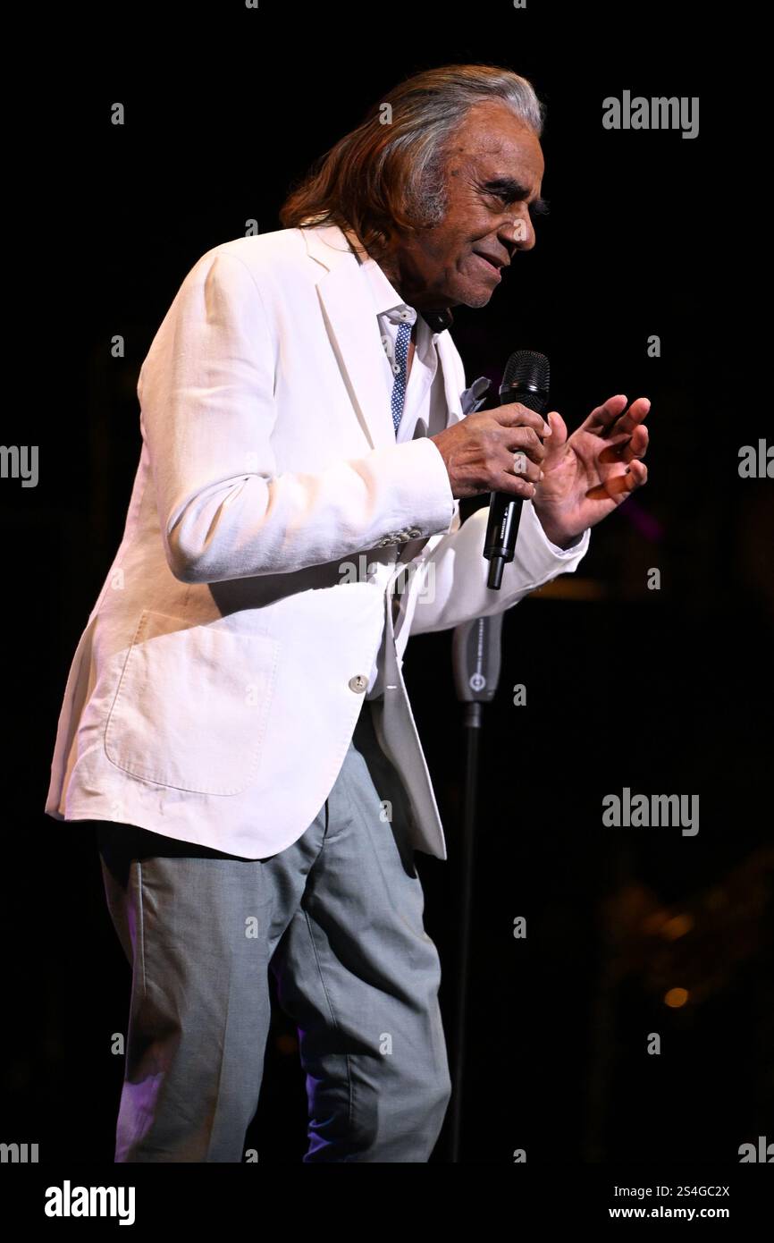 Fort Lauderdale FL, USA. 11th Jan, 2025. Johnny Mathis performs at The ...