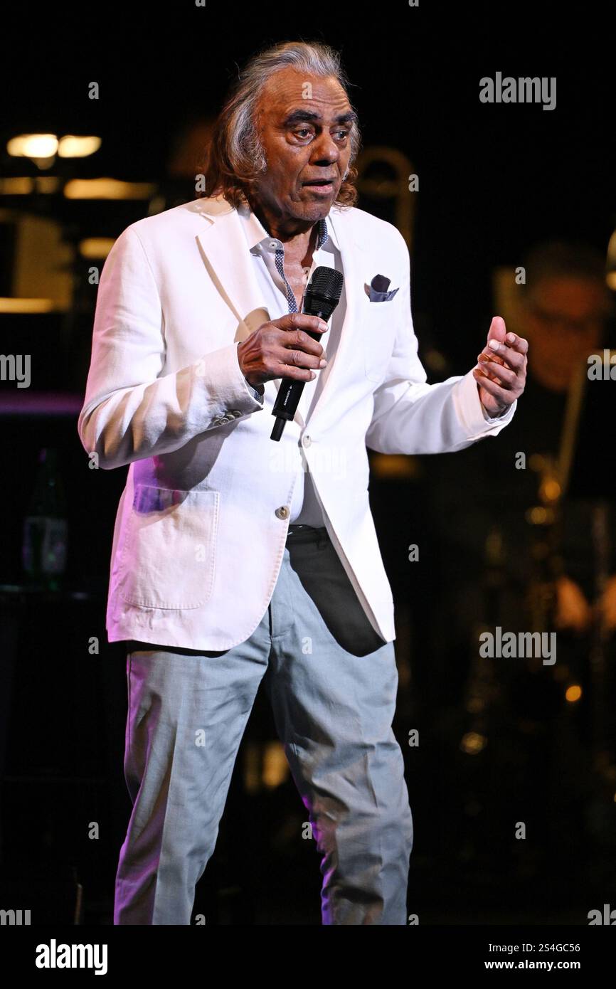 Fort Lauderdale FL, USA. 11th Jan, 2025. Johnny Mathis performs at The ...